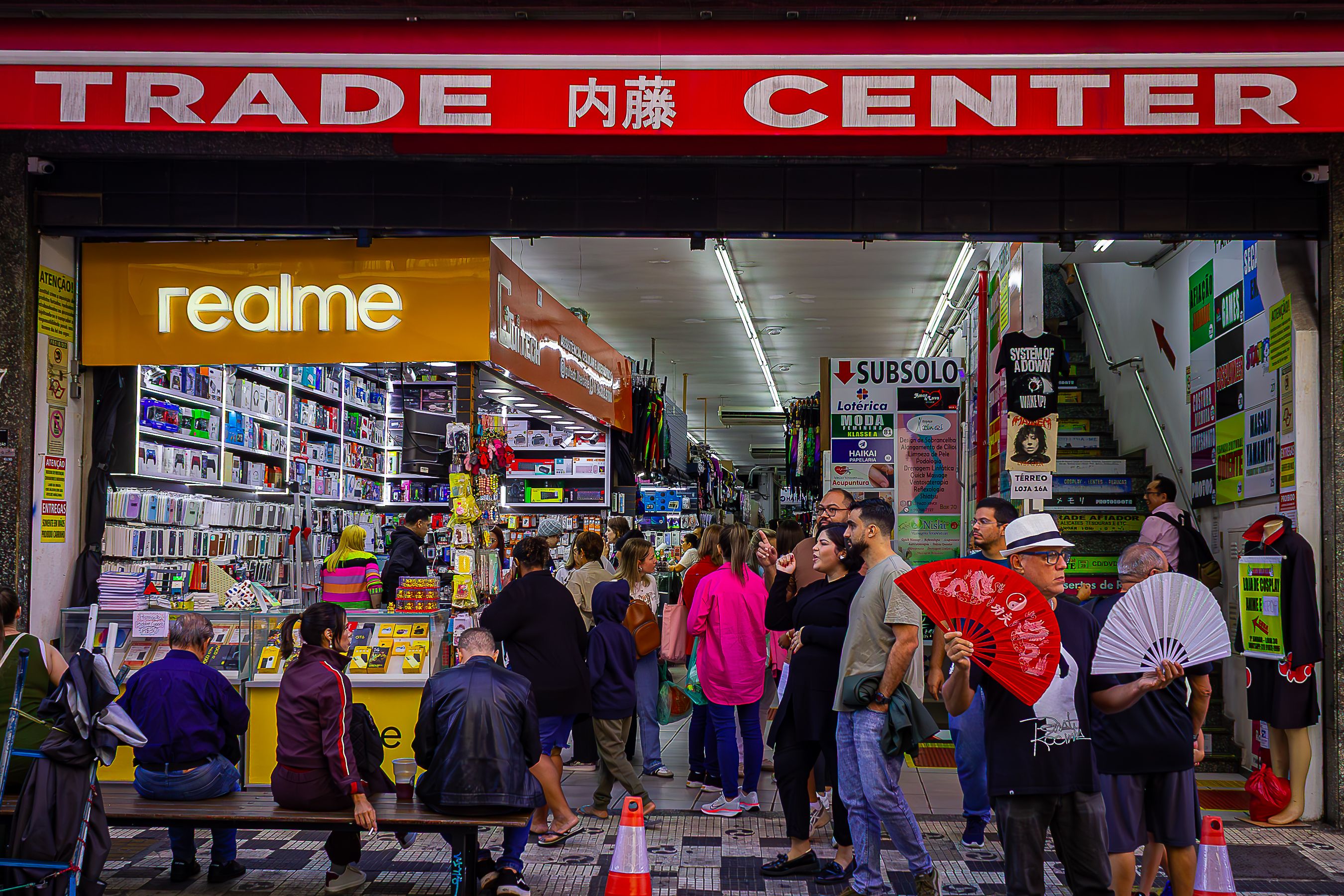 Vibrant Street Market Scene at Trade Center · Free Stock Photo