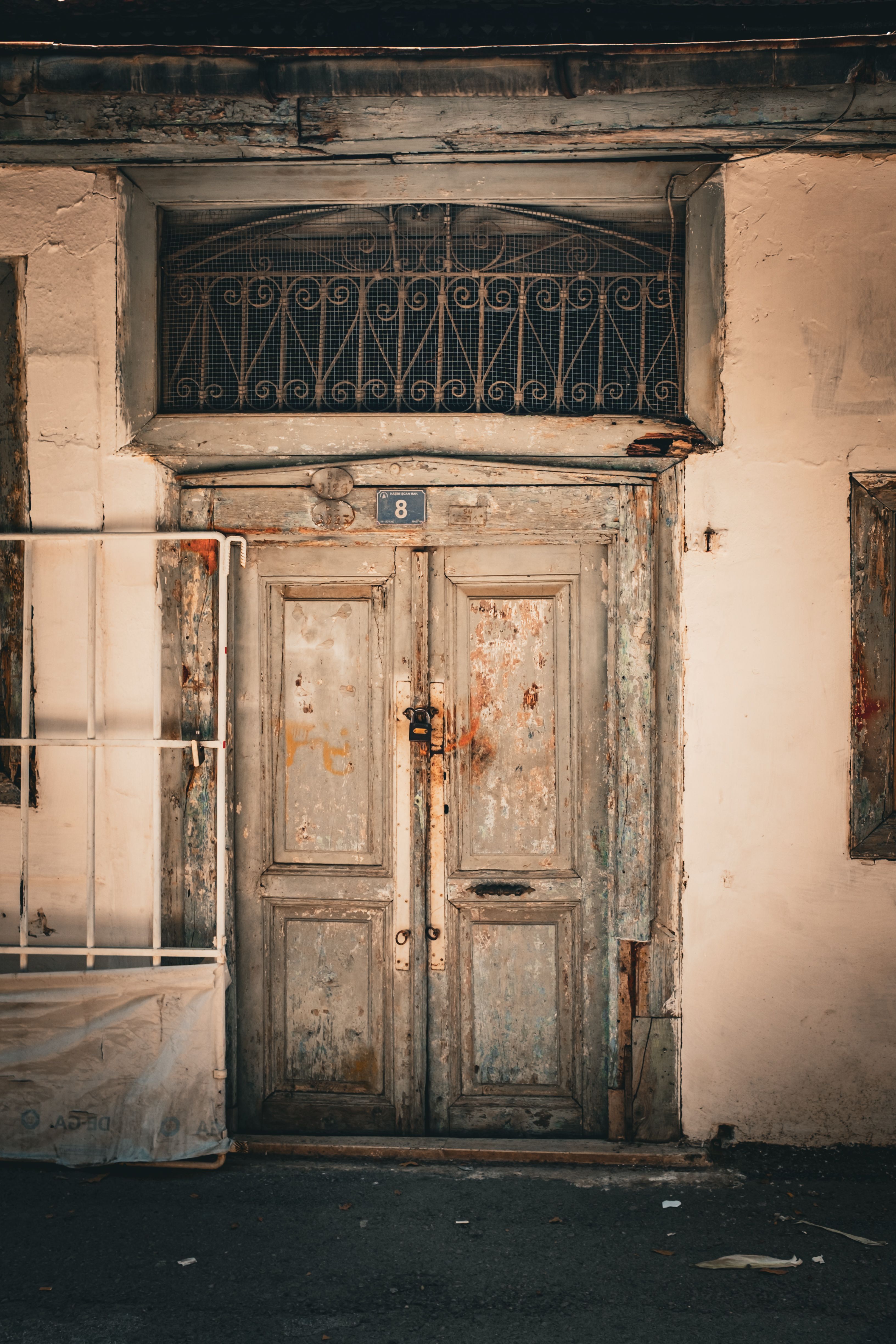 Open Gate Corridor · Free Stock Photo
