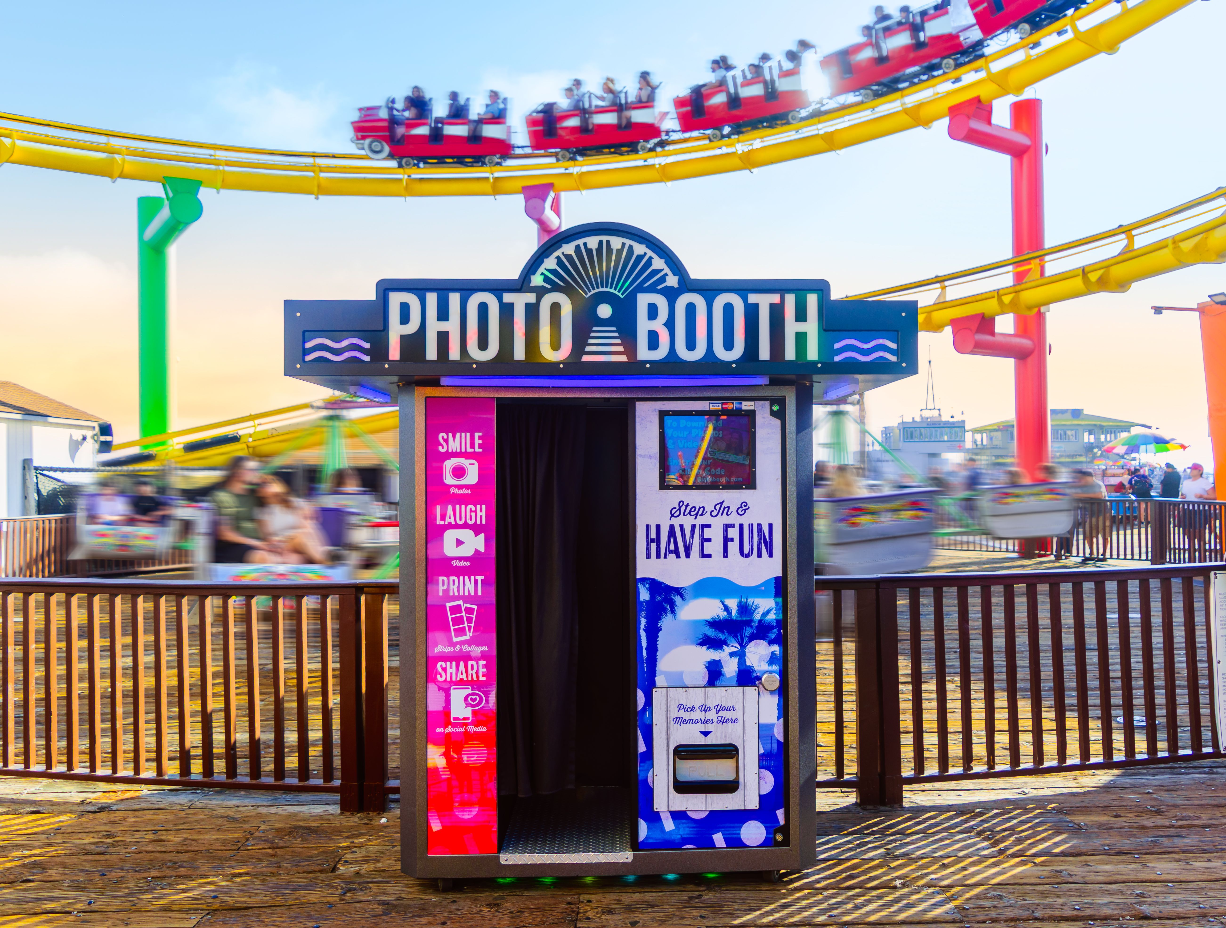 Vibrant Photo Booth at Santa Monica Pier · Free Stock Photo