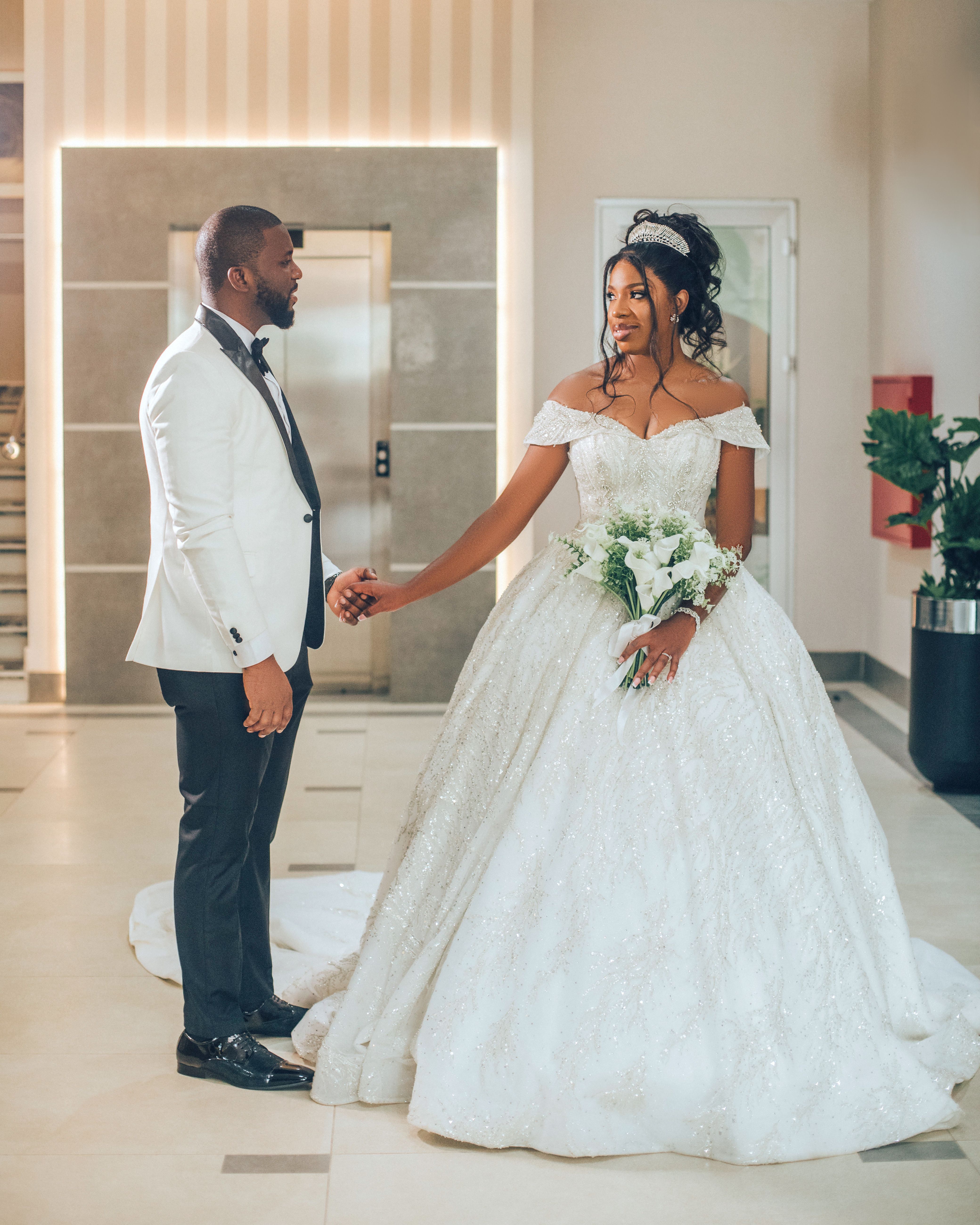 Elegant Indoor Wedding Ceremony with Bride and Groom · Free Stock Photo