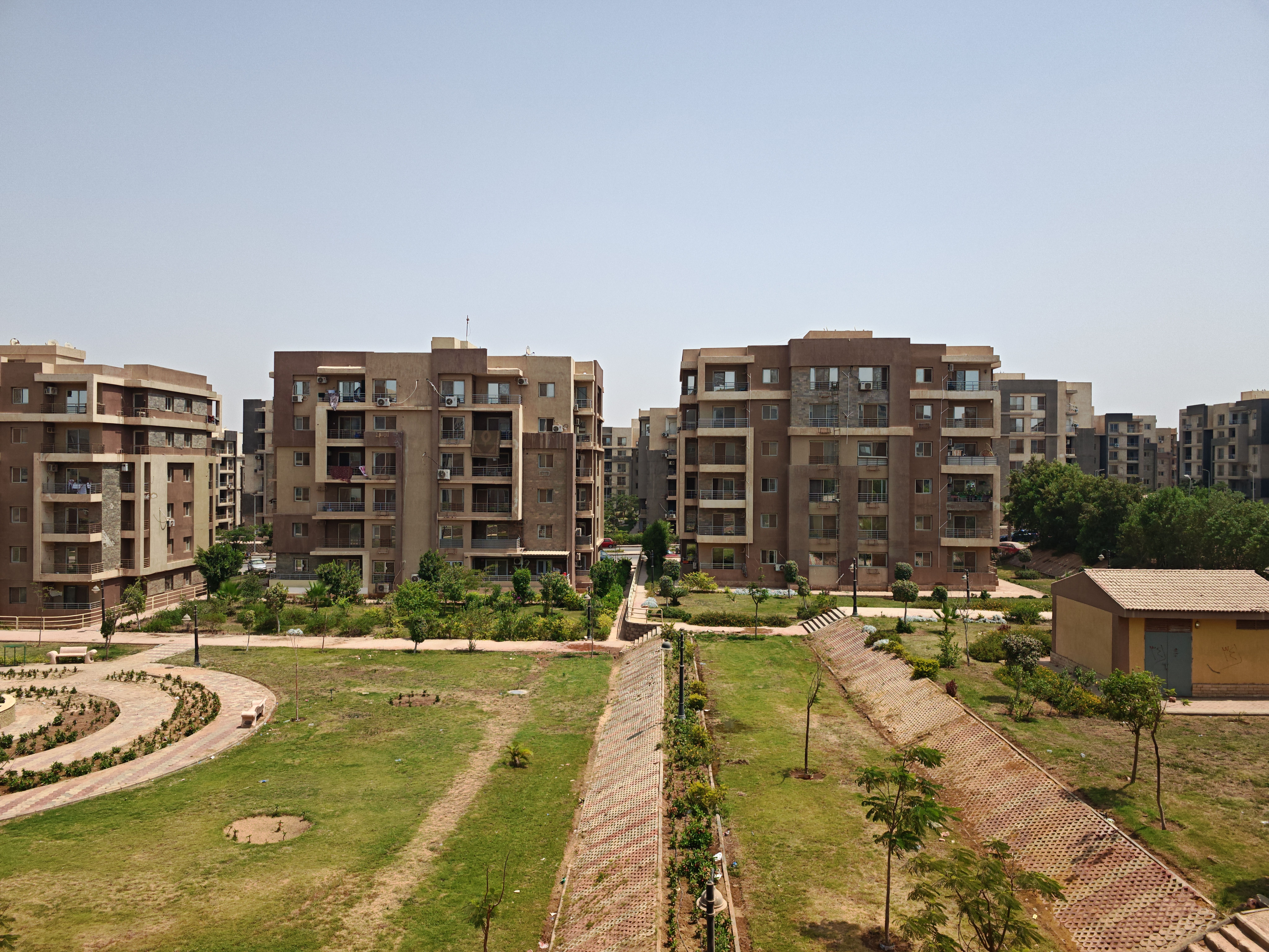 Modern Apartment Complex with Green Landscape · Free Stock Photo