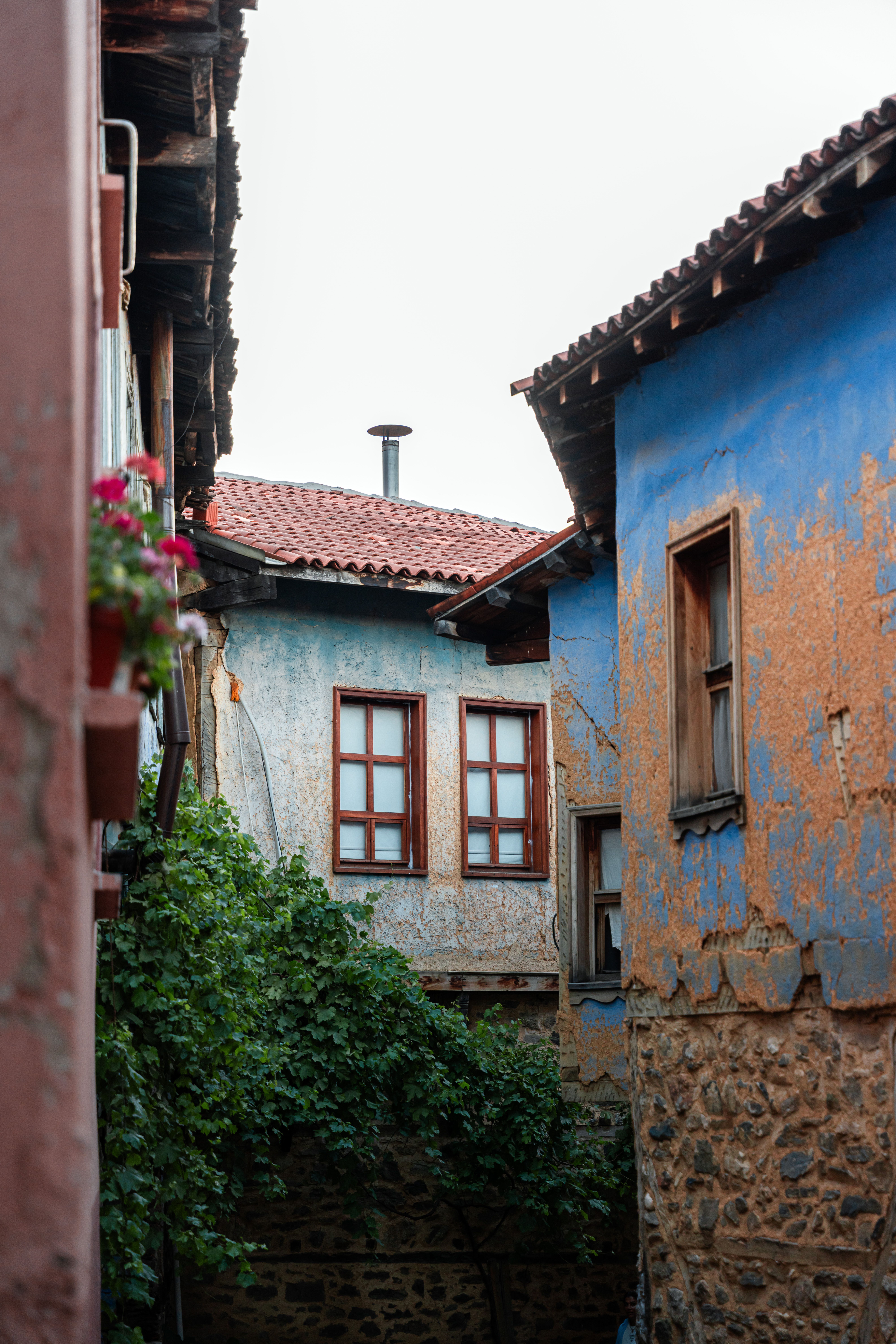 Charming Narrow Street with Rustic Architecture · Free Stock Photo