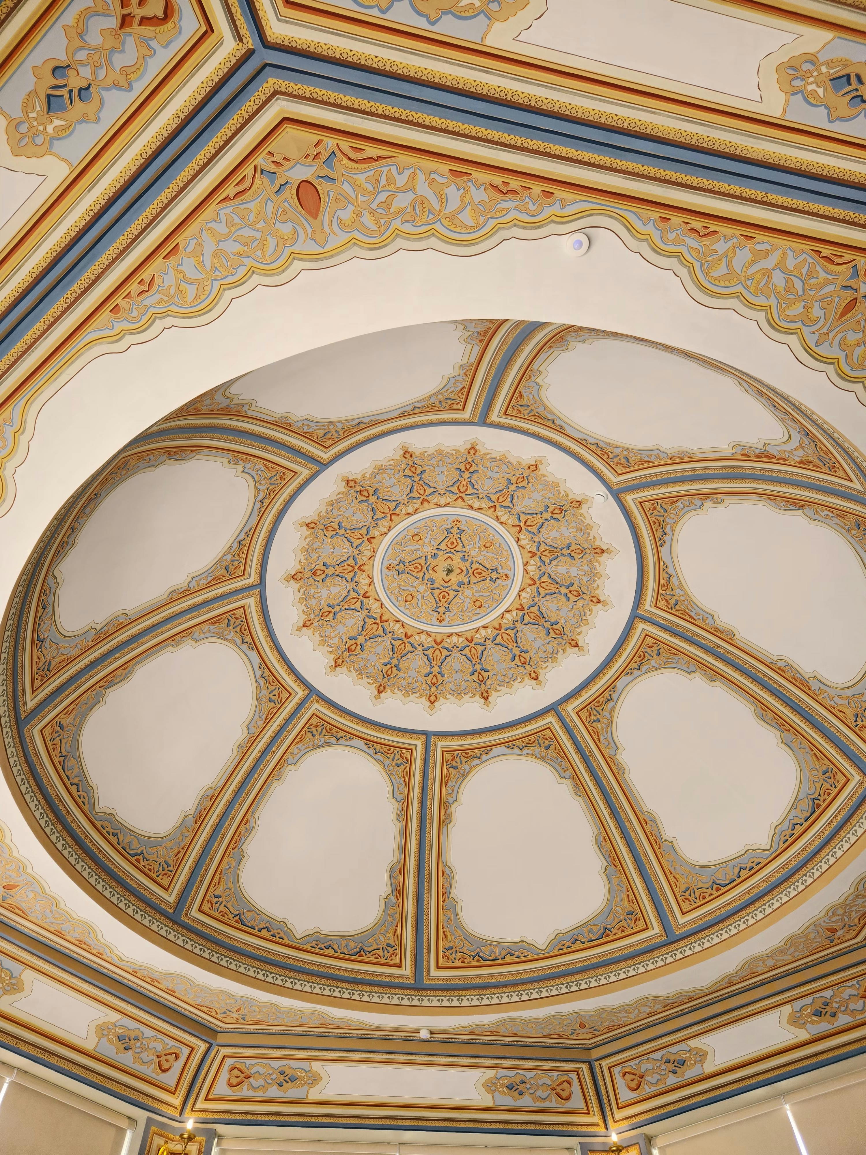 Ornate Islamic Dome Ceiling with Intricate Patterns · Free Stock Photo