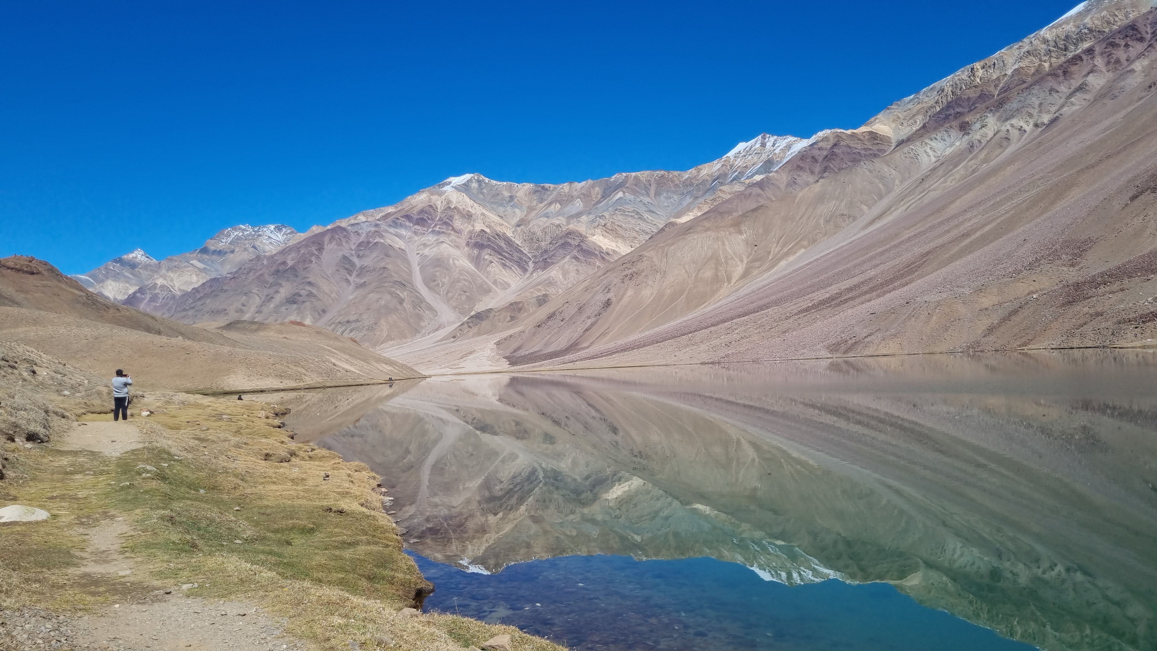 Spectacular Reflections at Chandratal Lake, Himachal Pradesh · Free ...