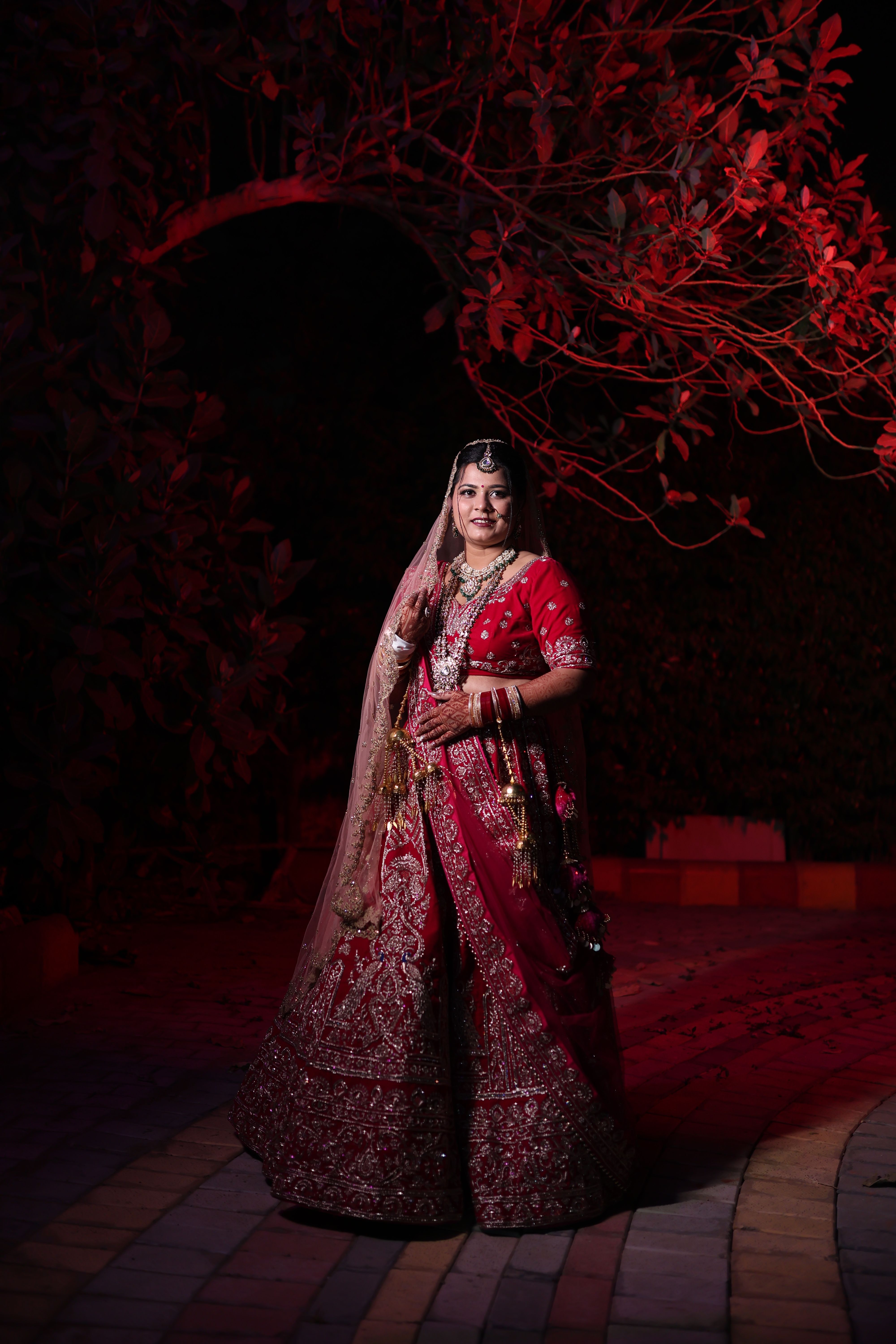 Elegant Floral Saree Portrait in Surat Studio · Free Stock Photo