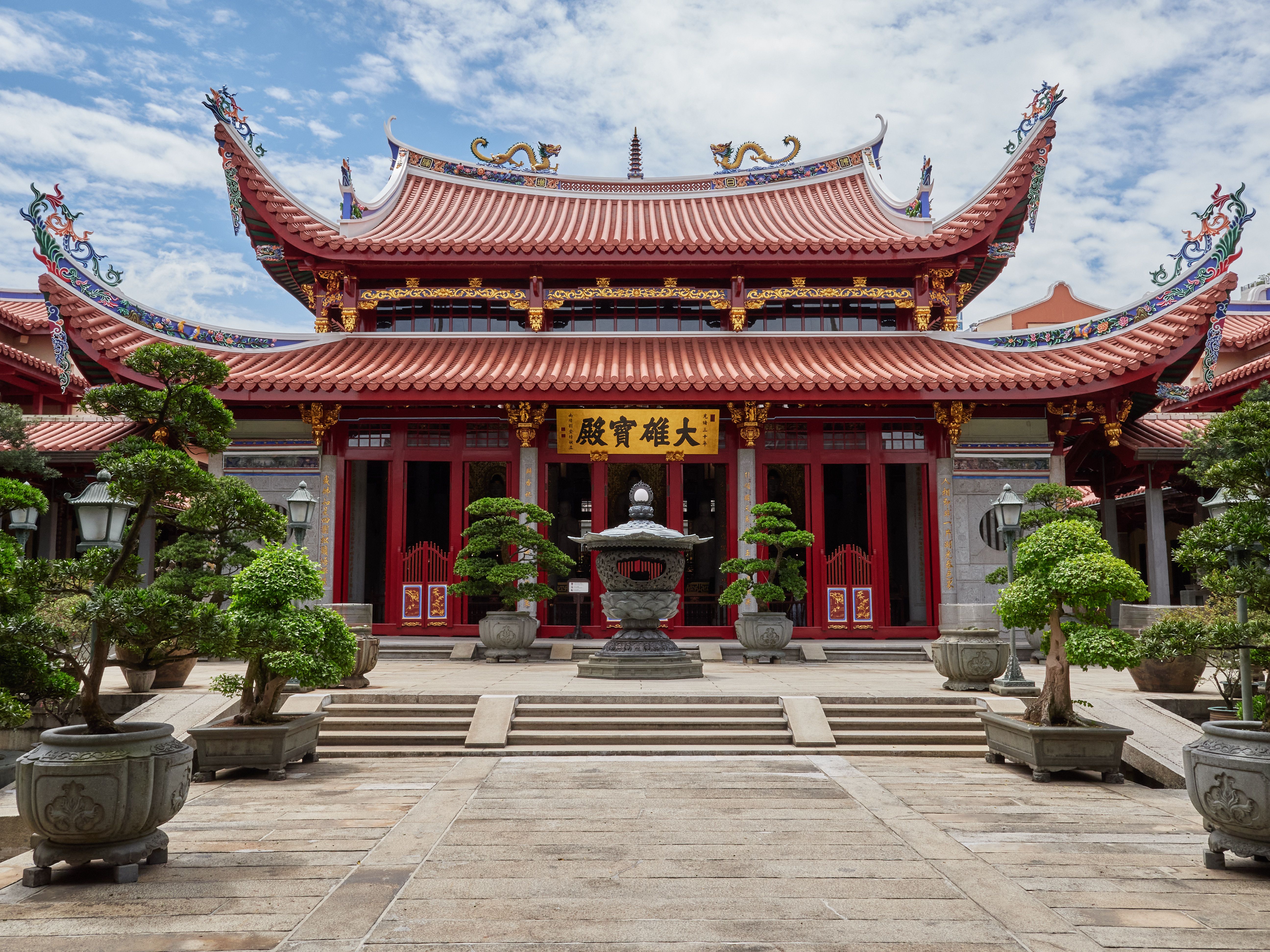 Stunning Traditional Chinese Temple Architecture · Free Stock Photo