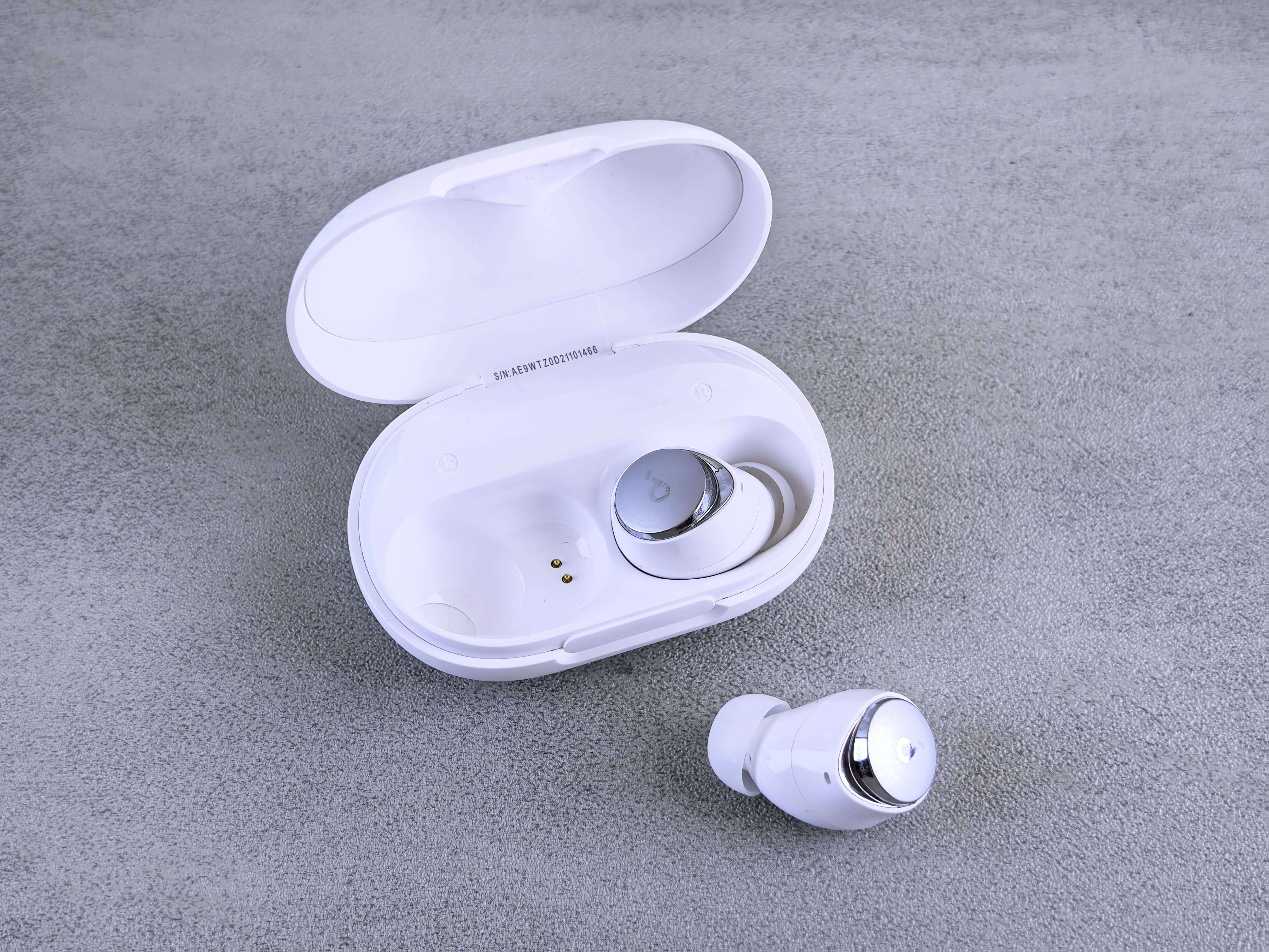 Close-up of White Wireless Earbuds with Case · Free Stock Photo