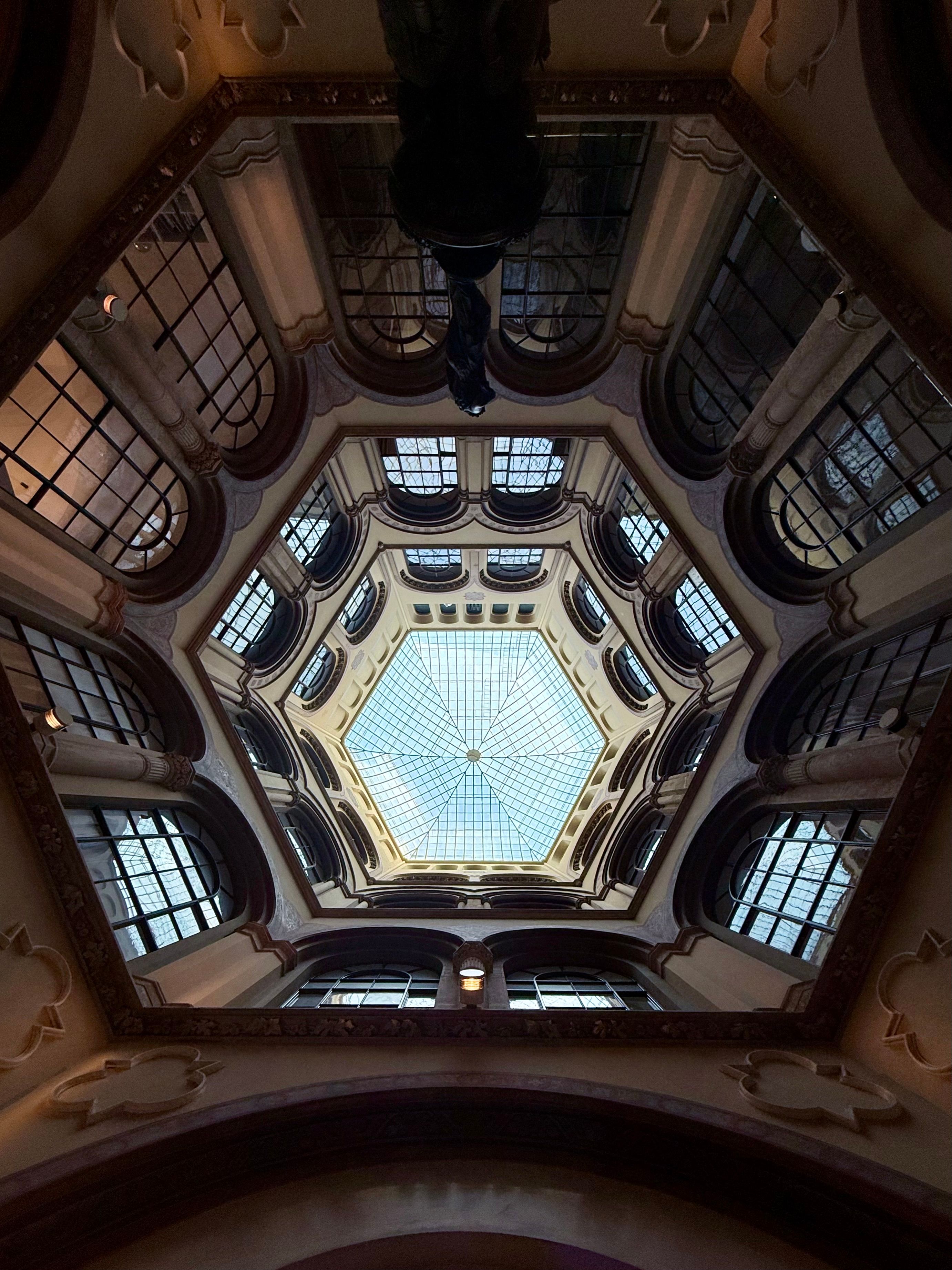 Intricate Victorian Dome in Kolkata, India · Free Stock Photo