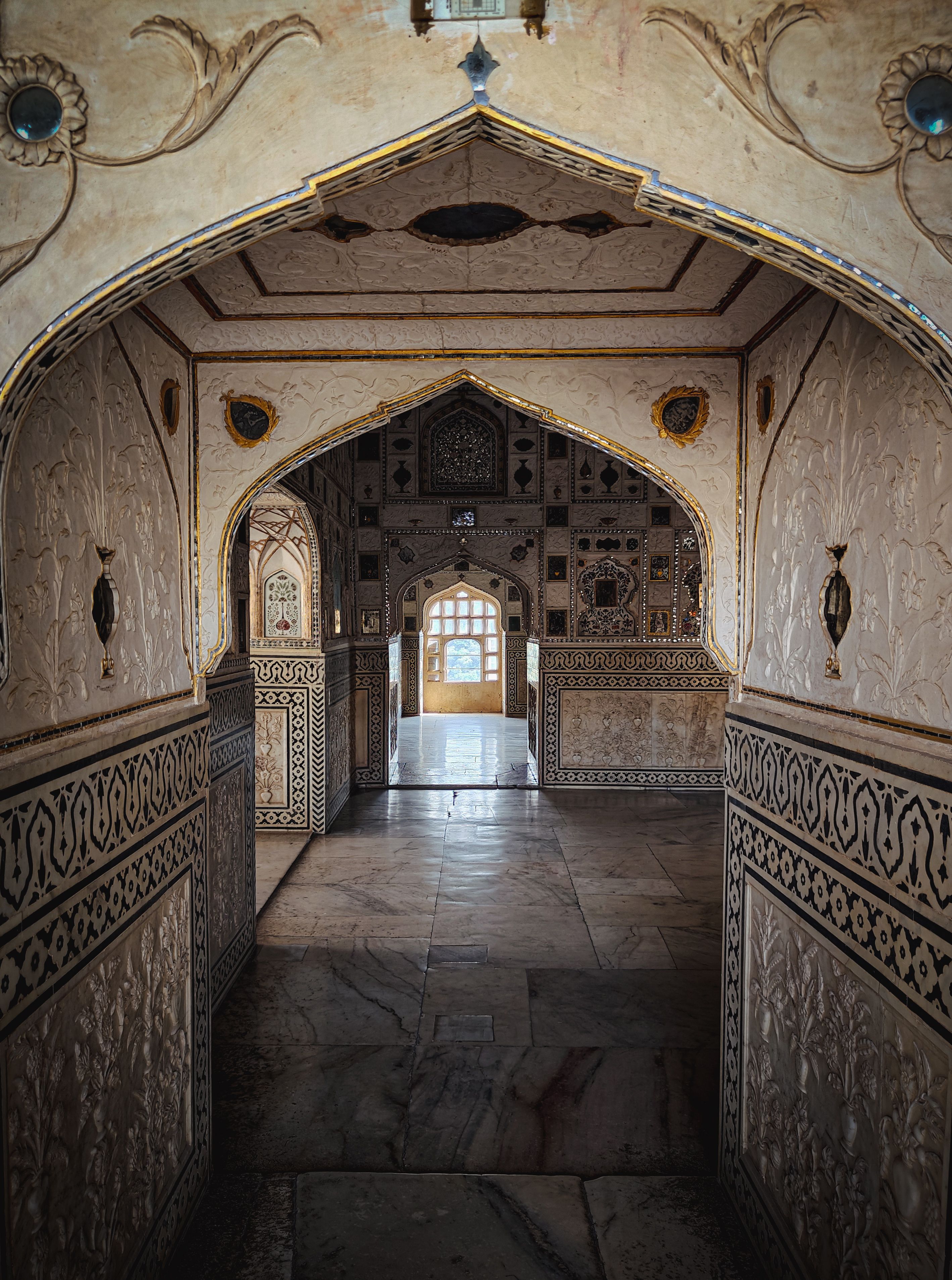 Intricate Interior of Ornate Palace Hallway · Free Stock Photo