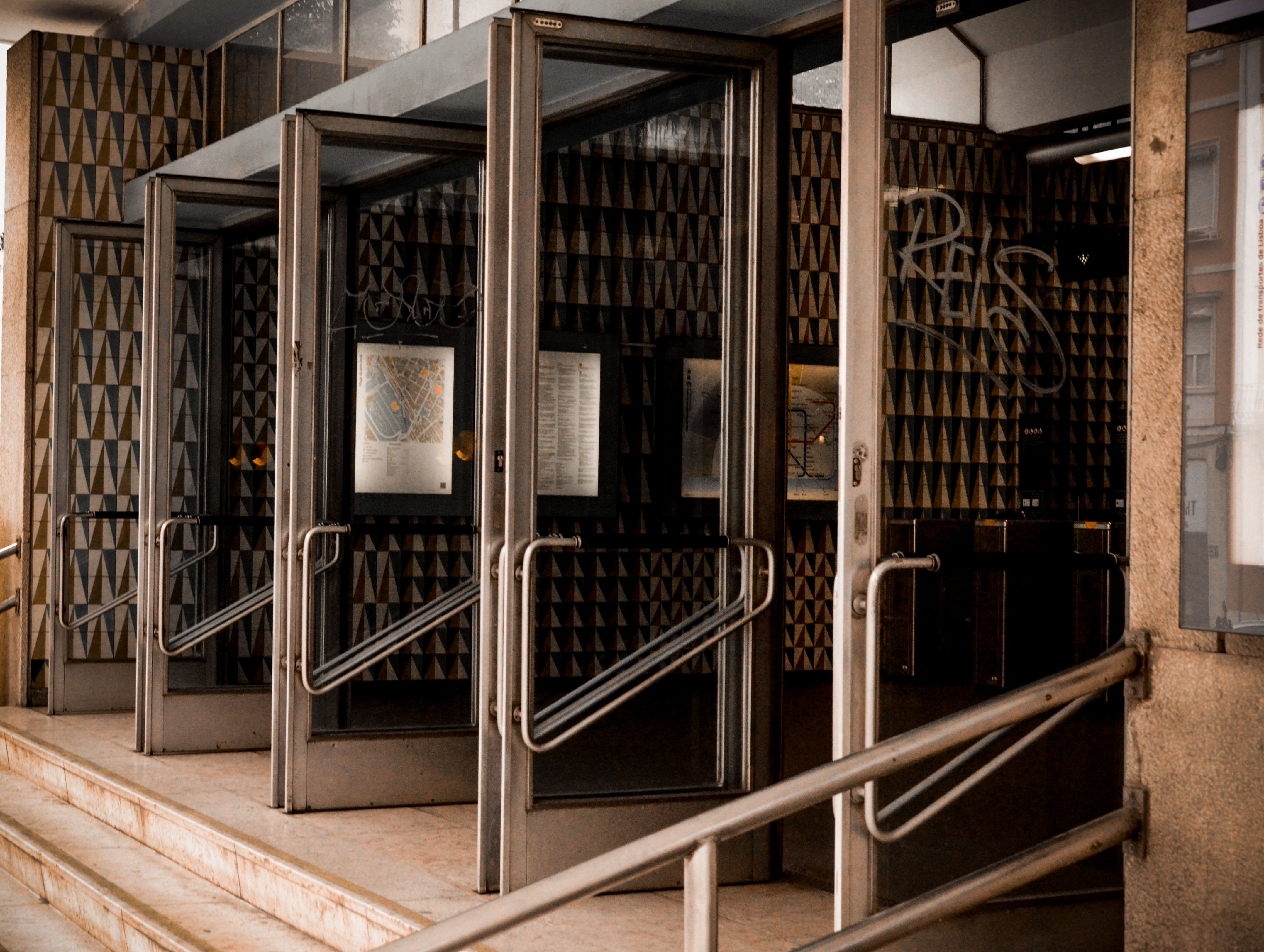 Entrance to Modern Building with Glass Doors · Free Stock Photo