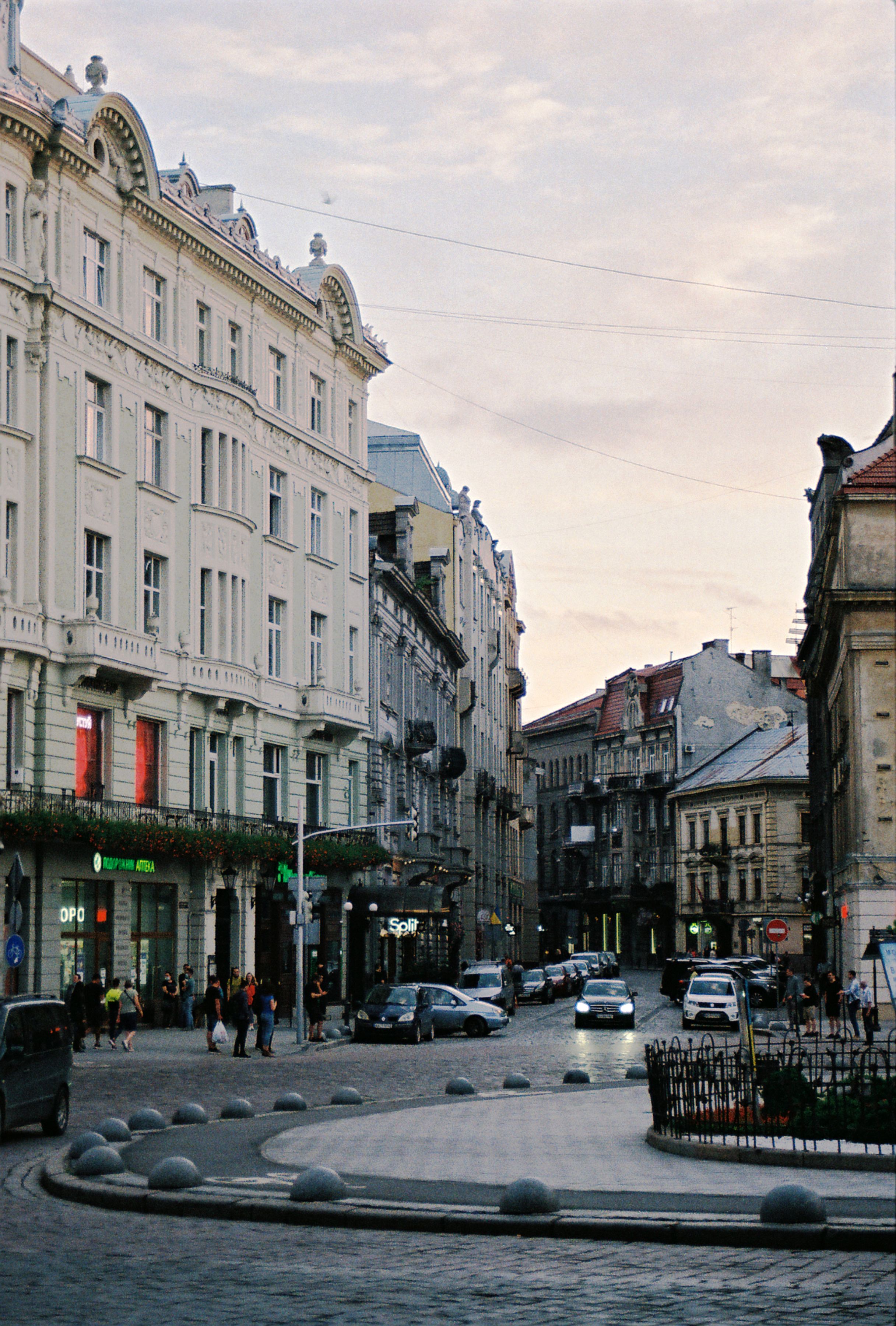 A city street with buildings and people walking · Free Stock Photo