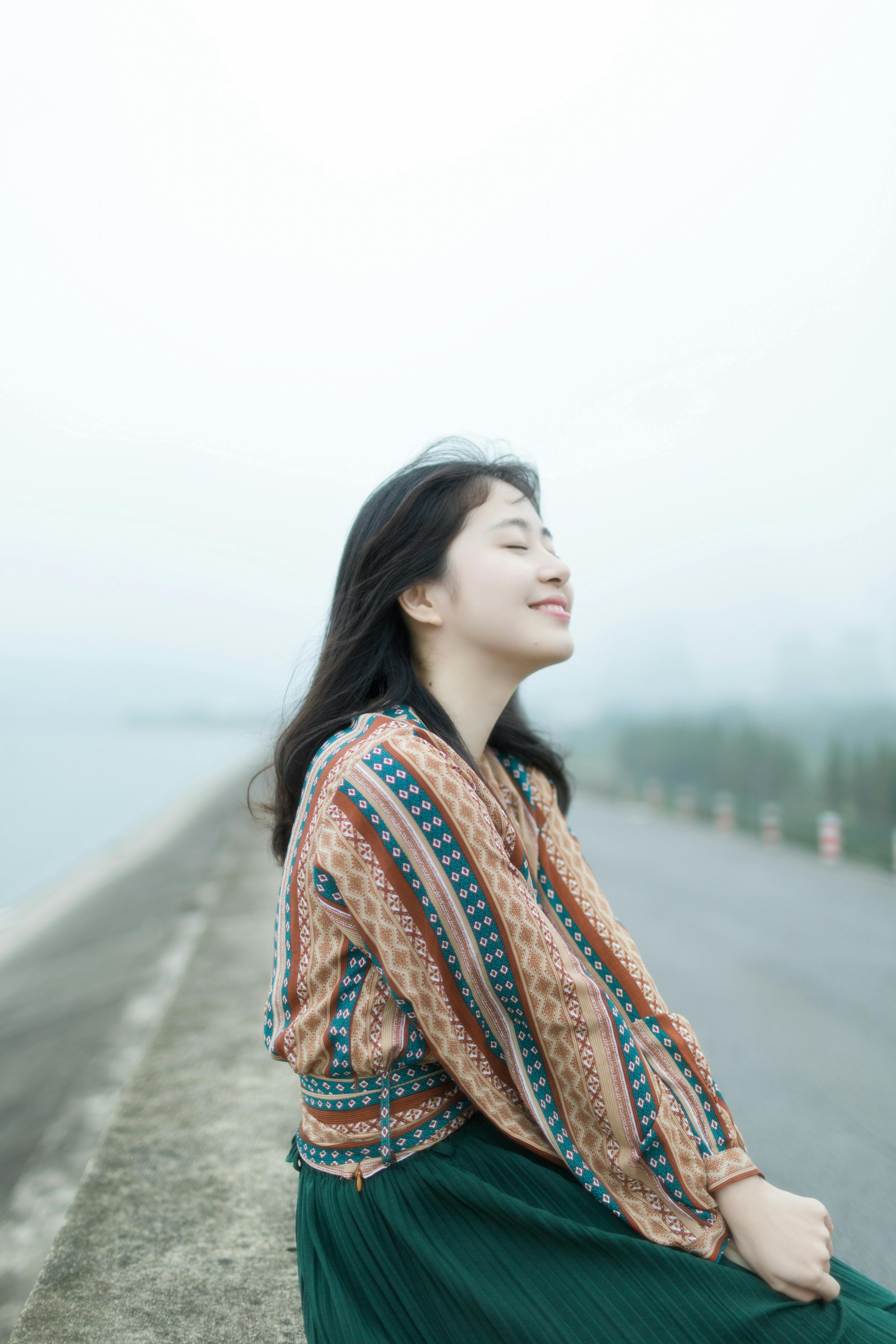 Woman Looking · Free Stock Photo