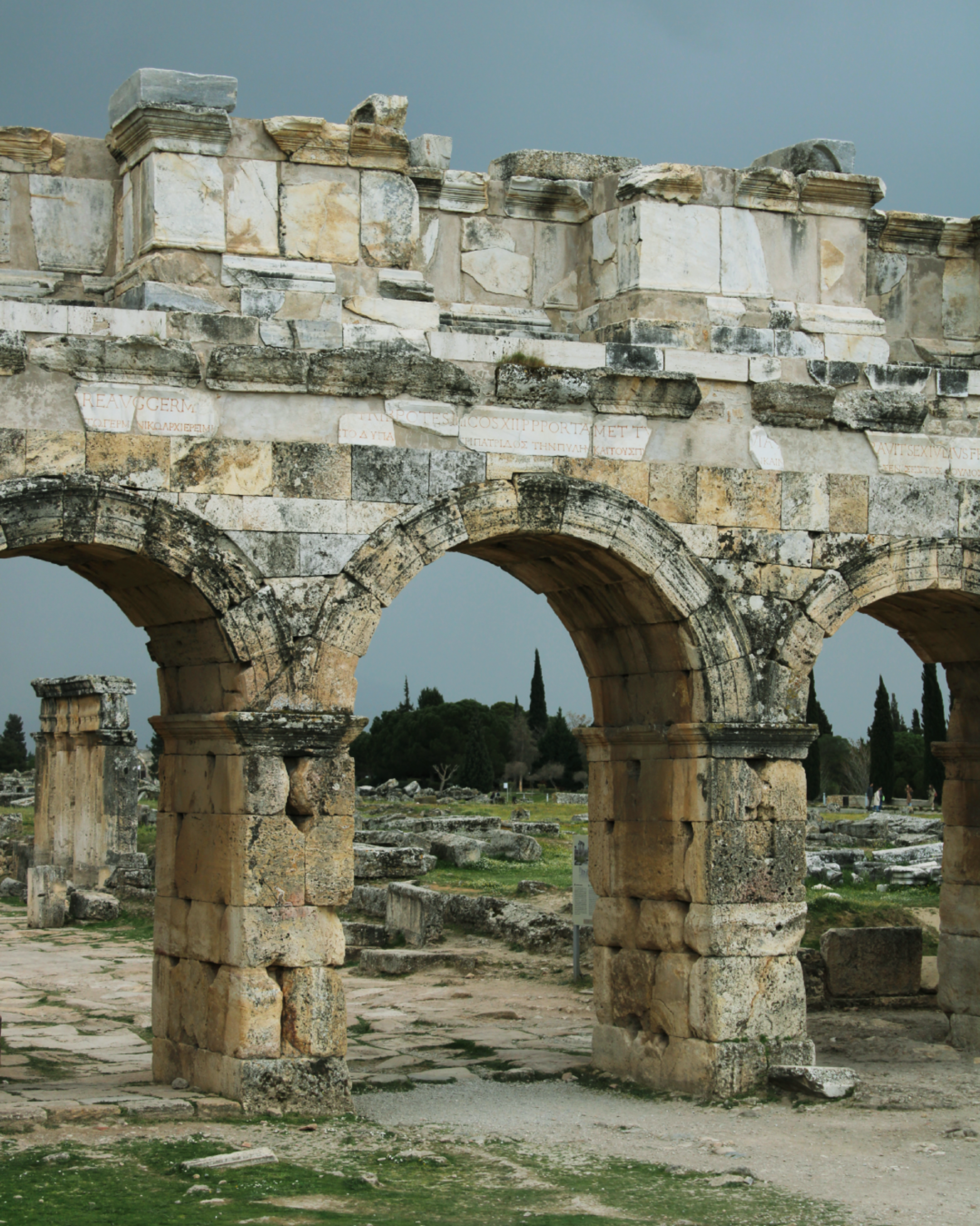 Pamukkale'deki Hierapolis Antik Kemer Kalıntıları · Ücretsiz Stok Fotoğraf