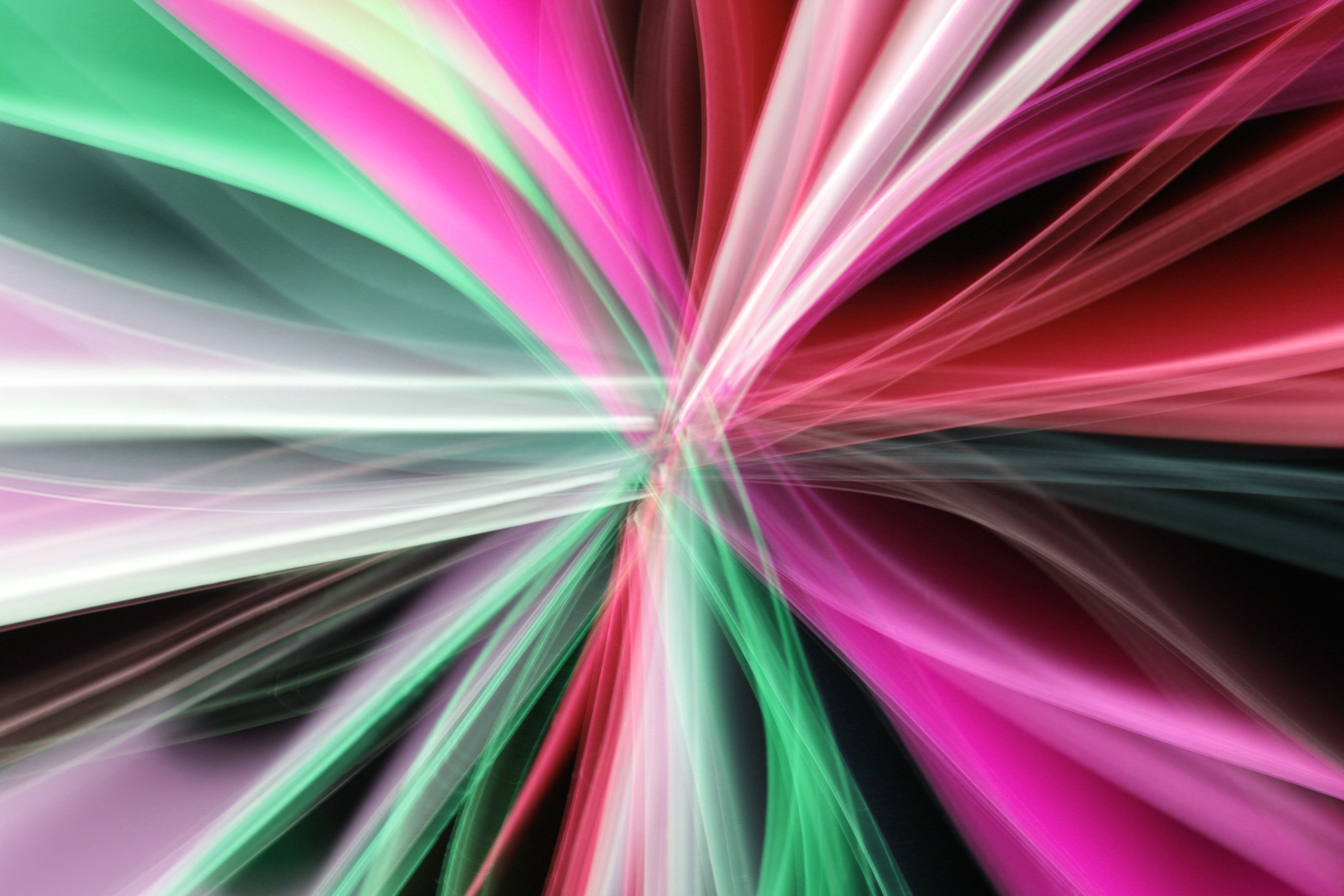 Abstract Light Streaks in Vivid Colors · Free Stock Photo