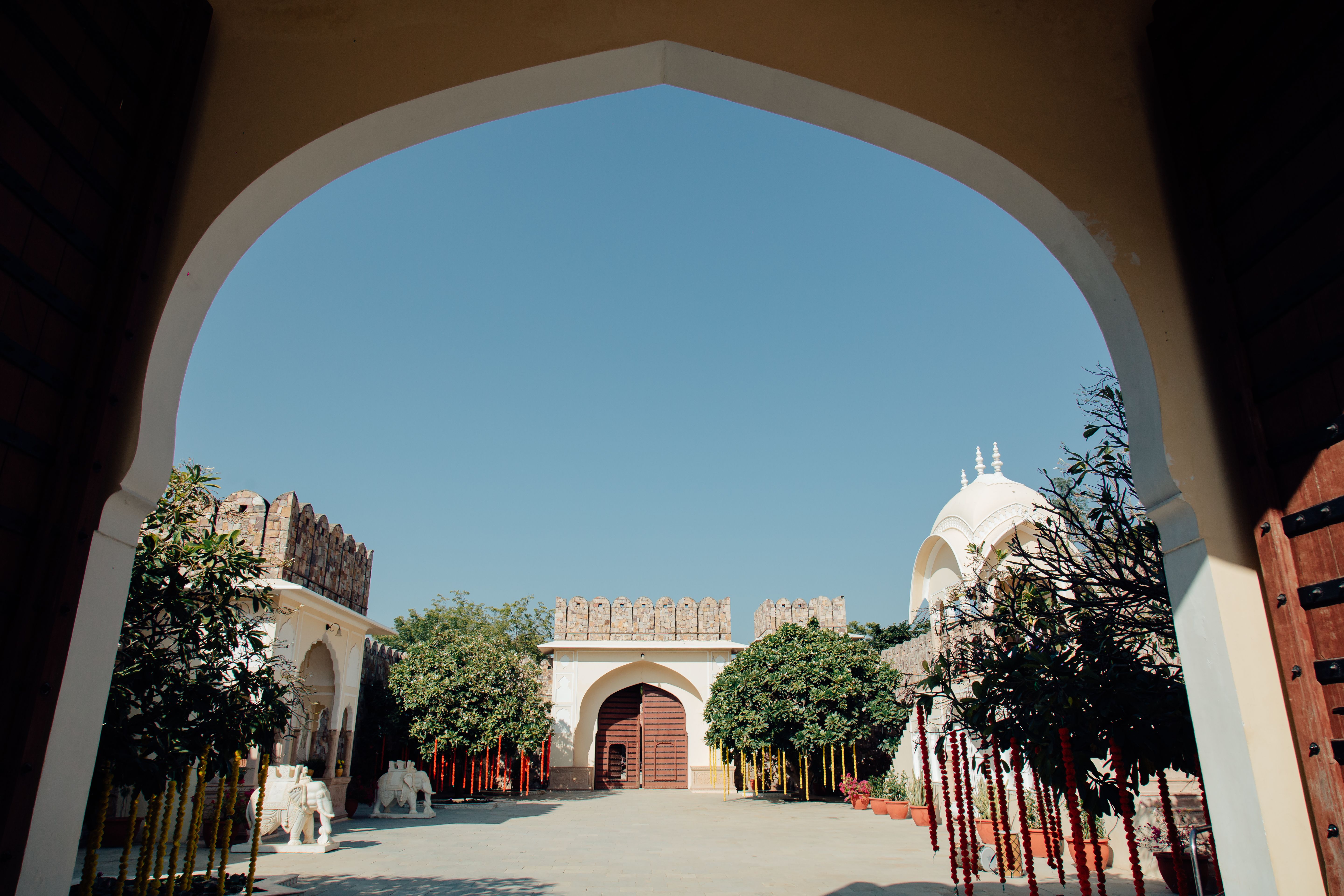 Traditional Courtyard with Arched Entrance in India · Free Stock Photo
