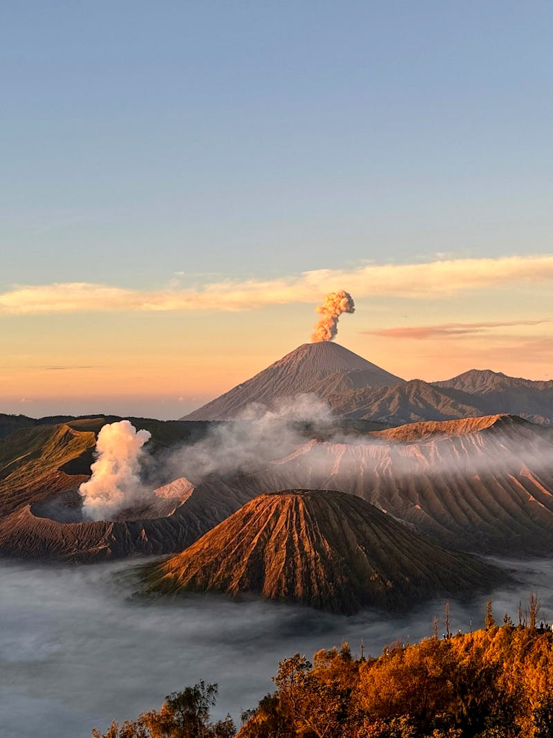 200.000+ Foto Gunung Meletus Terbaik · Unduh Gratis 100% · Foto Stok Pexels