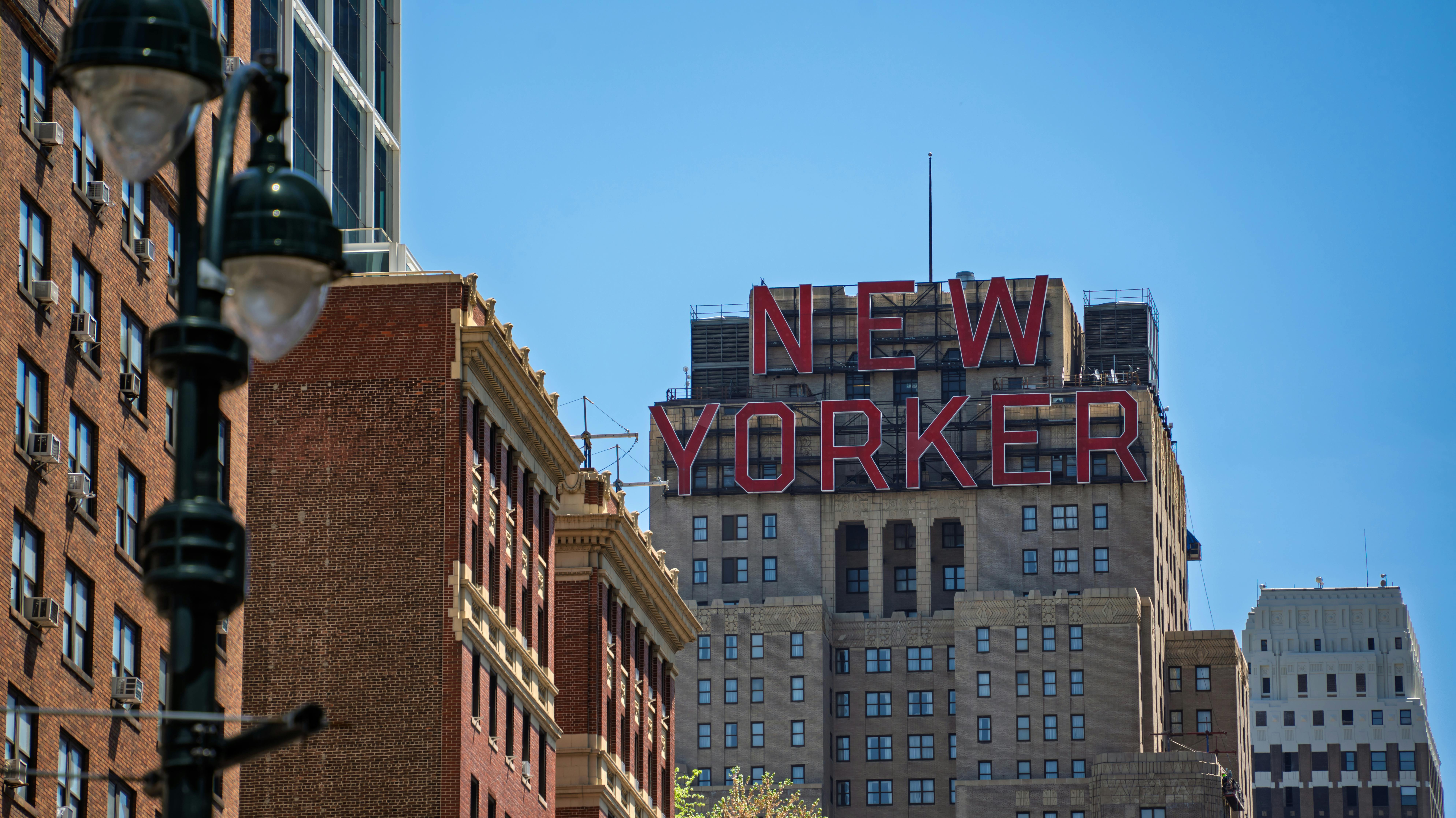 Iconic New Yorker Building in Manhattan Skyline · Free Stock Photo