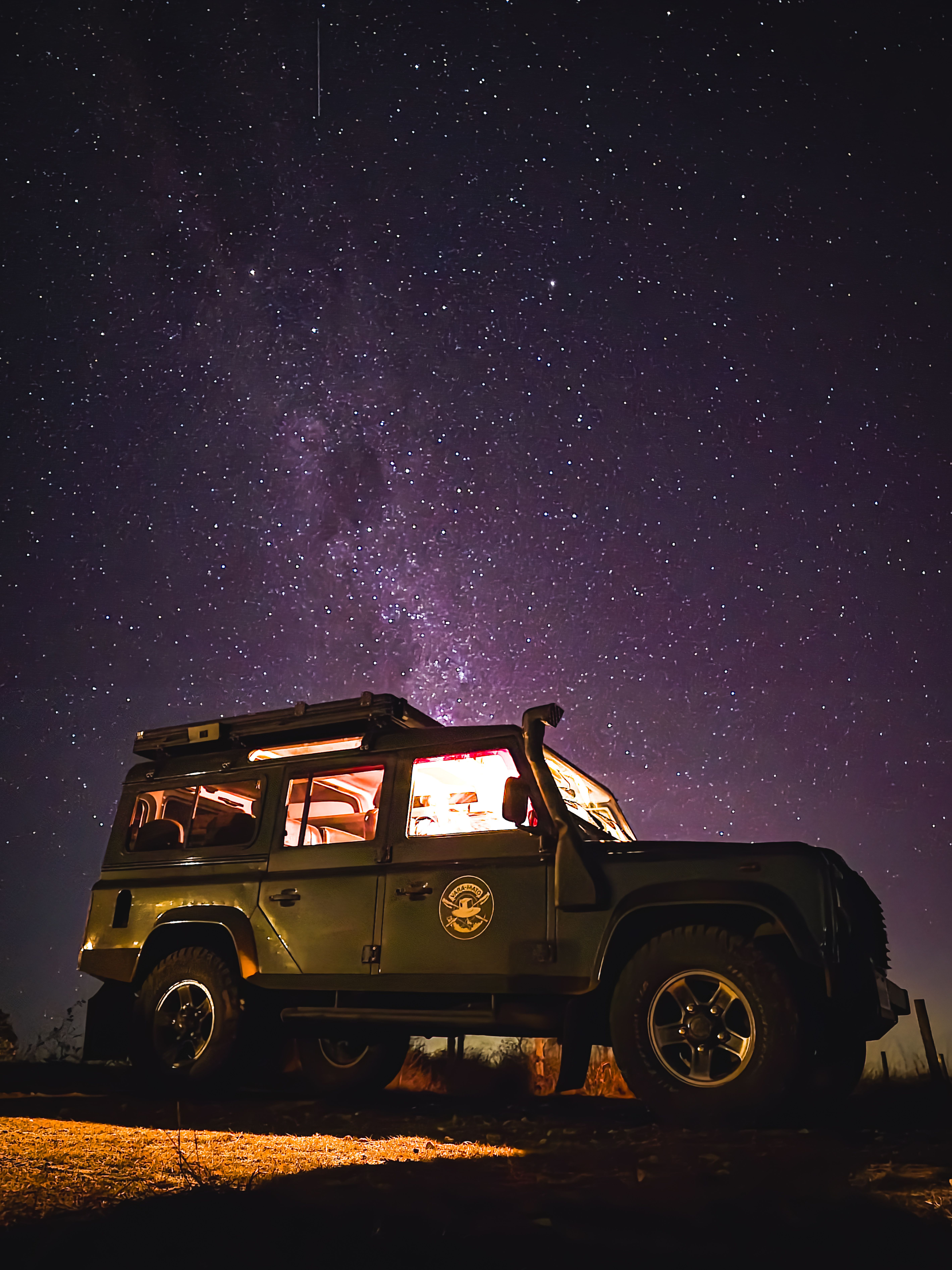 Cielo Nocturno Sobre Un Vehículo Todoterreno En Carrancas · Foto de ...