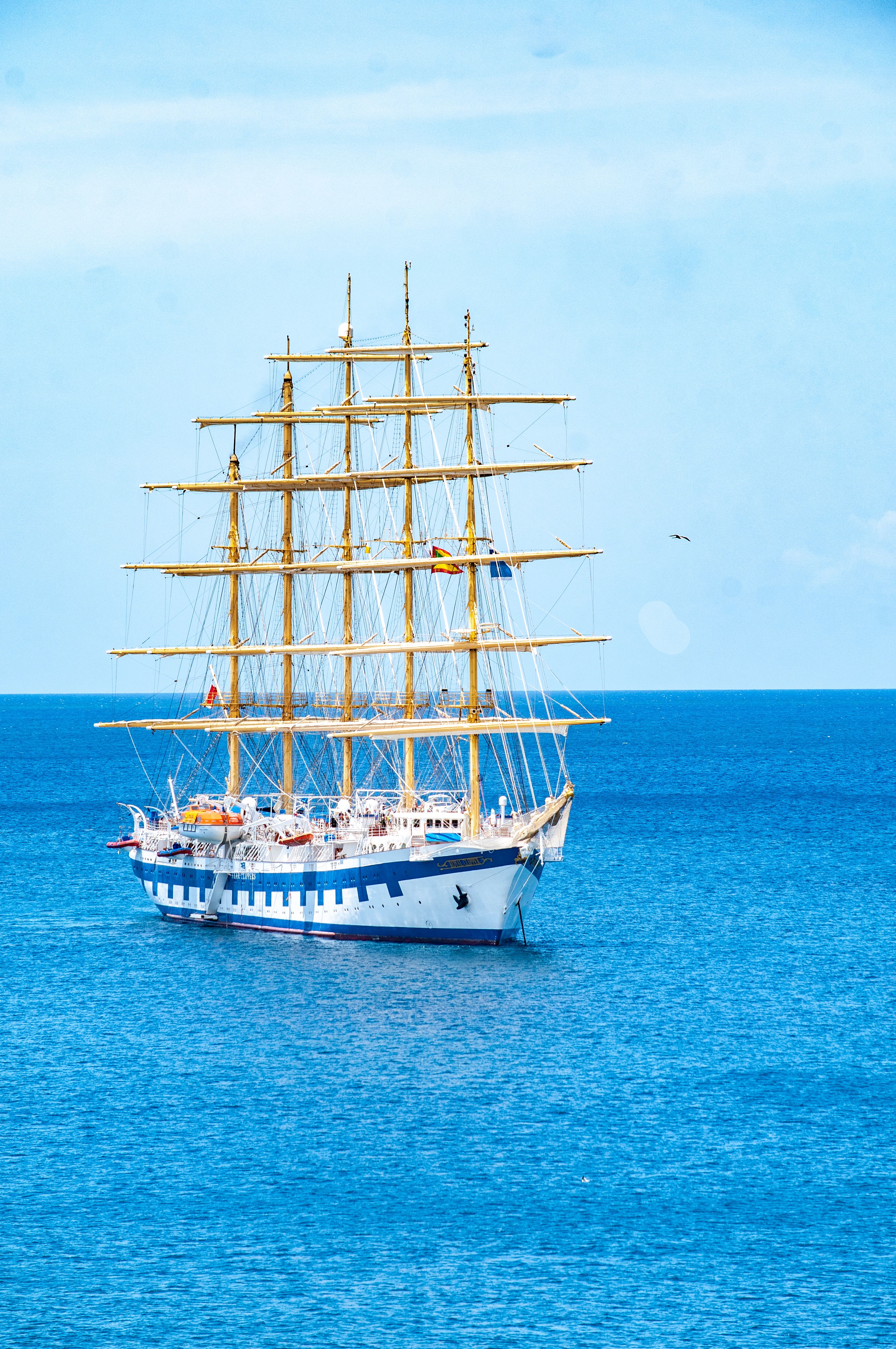 White Ship during Golden Hour · Free Stock Photo