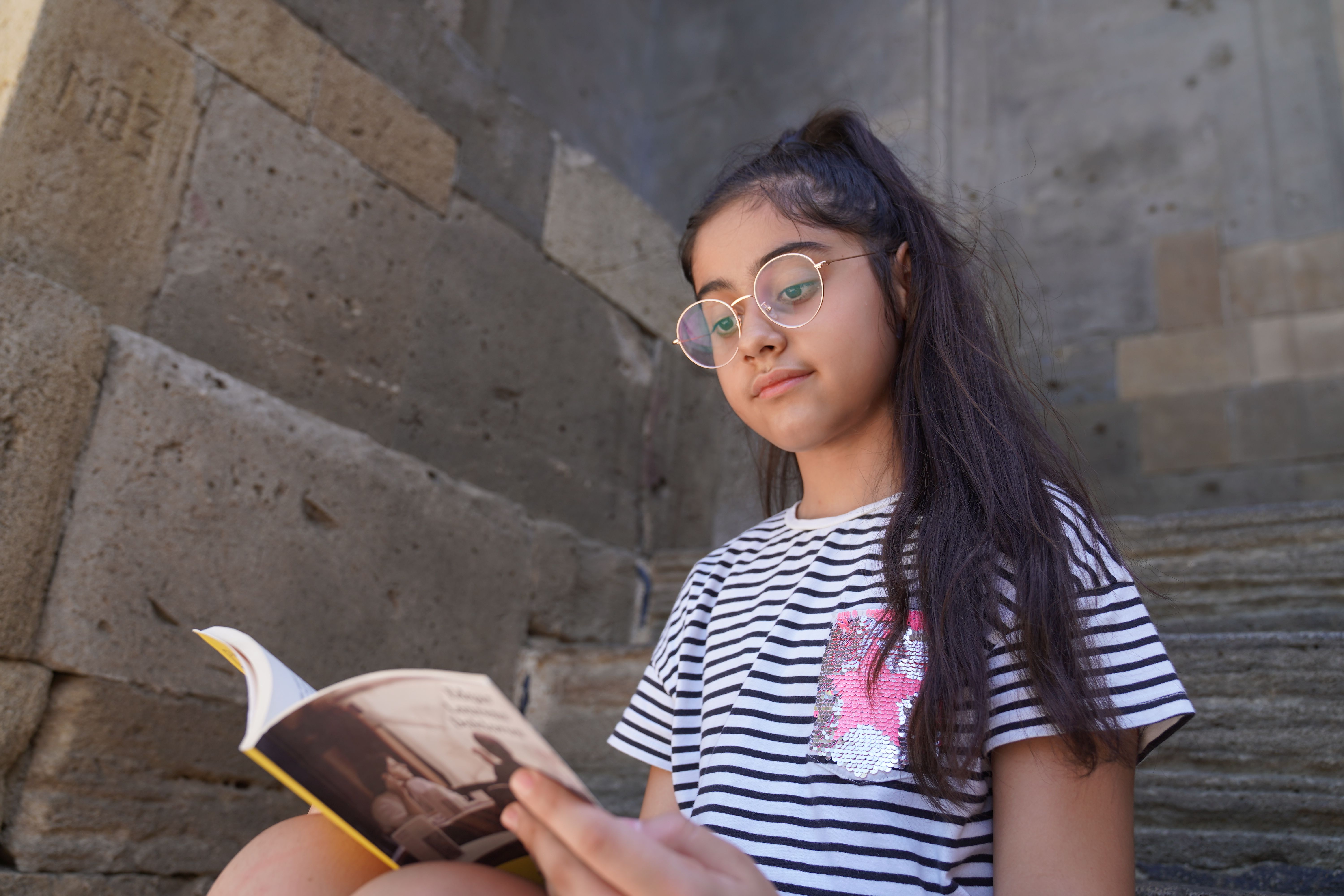 Girl Reading Photos, Download The BEST Free Girl Reading Stock Photos ...