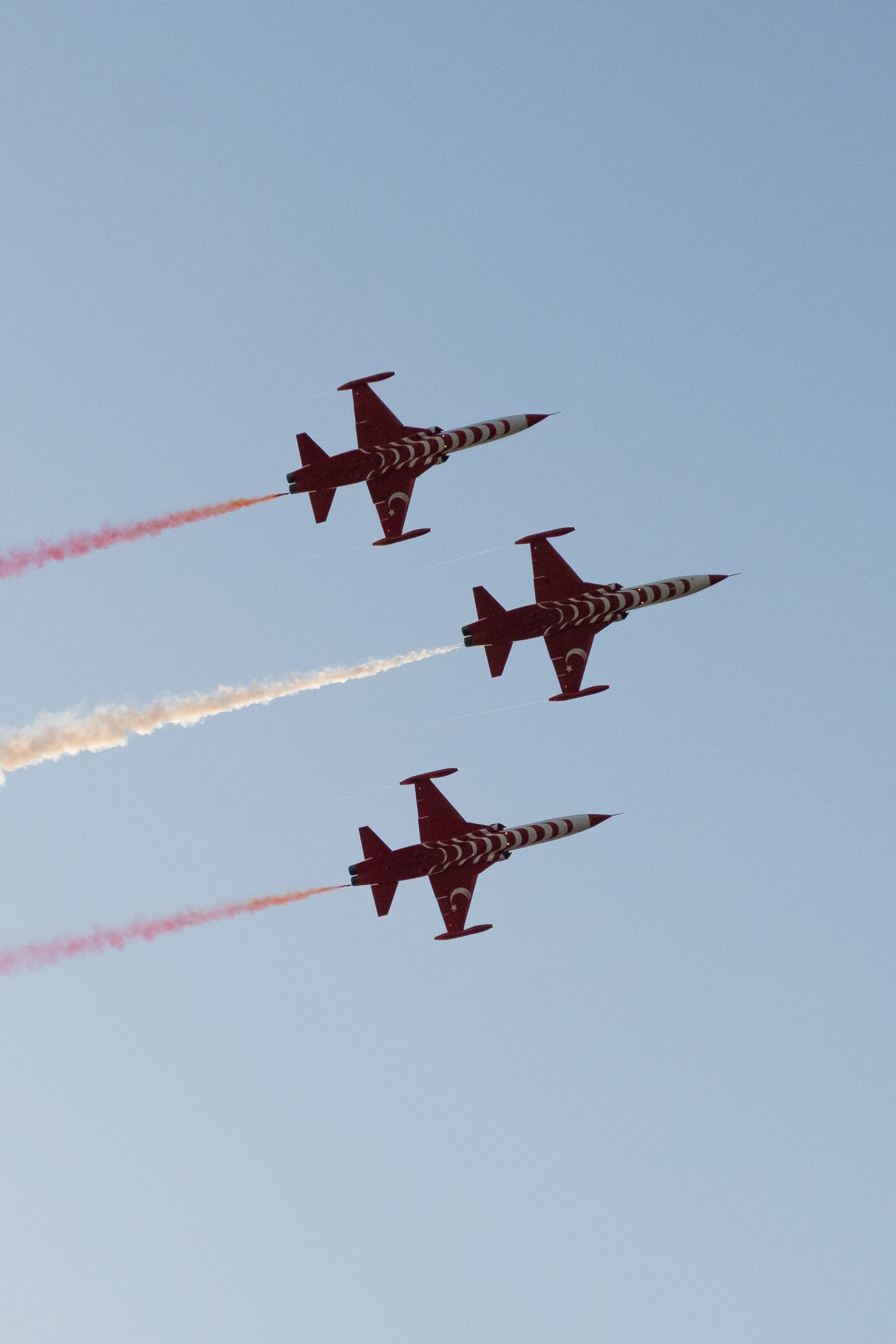 Aerobatic Jet Team Performing in Formation · Free Stock Photo