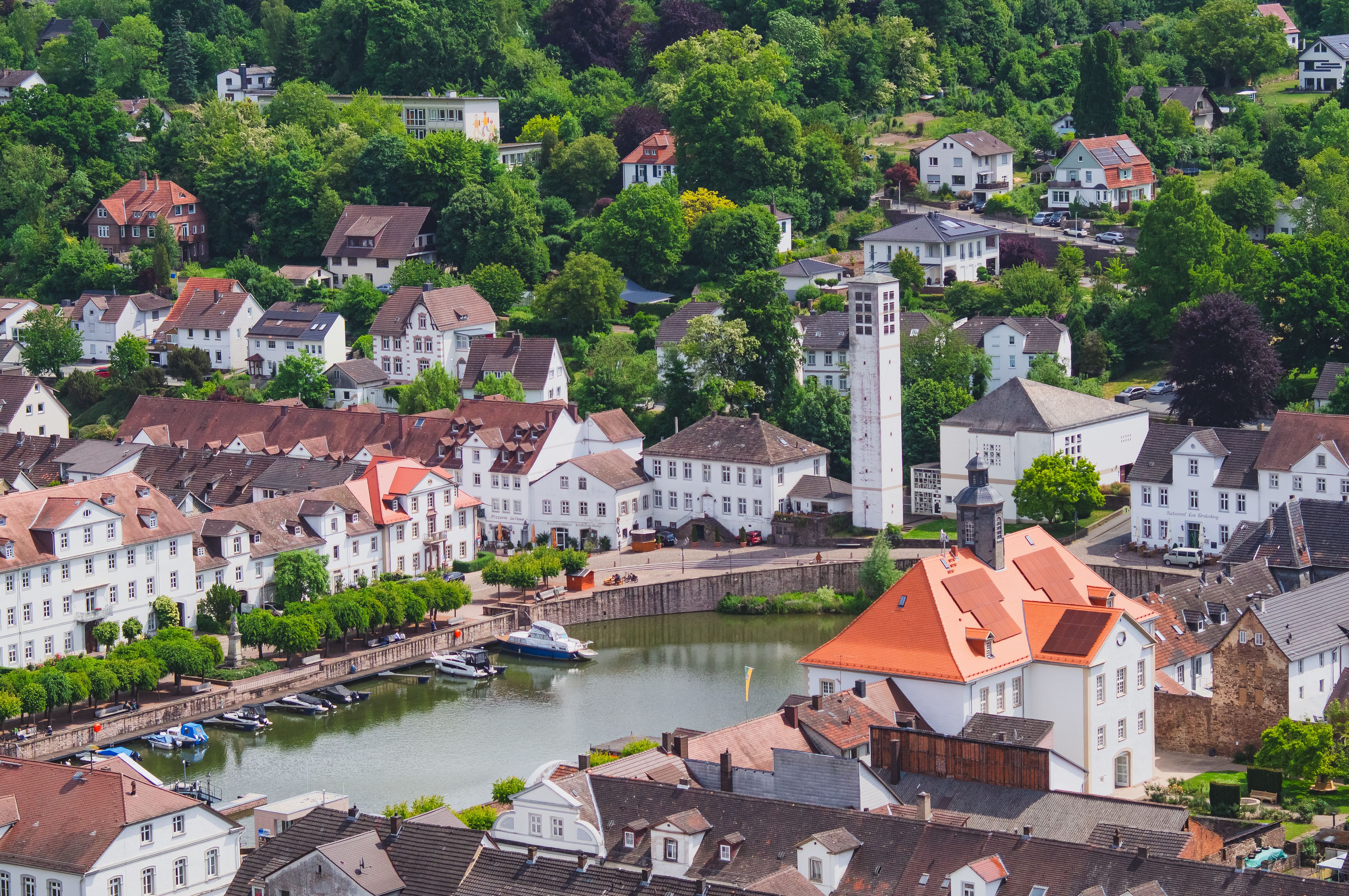 Aerial View of Picturesque Townscape with Lake · Free Stock Photo