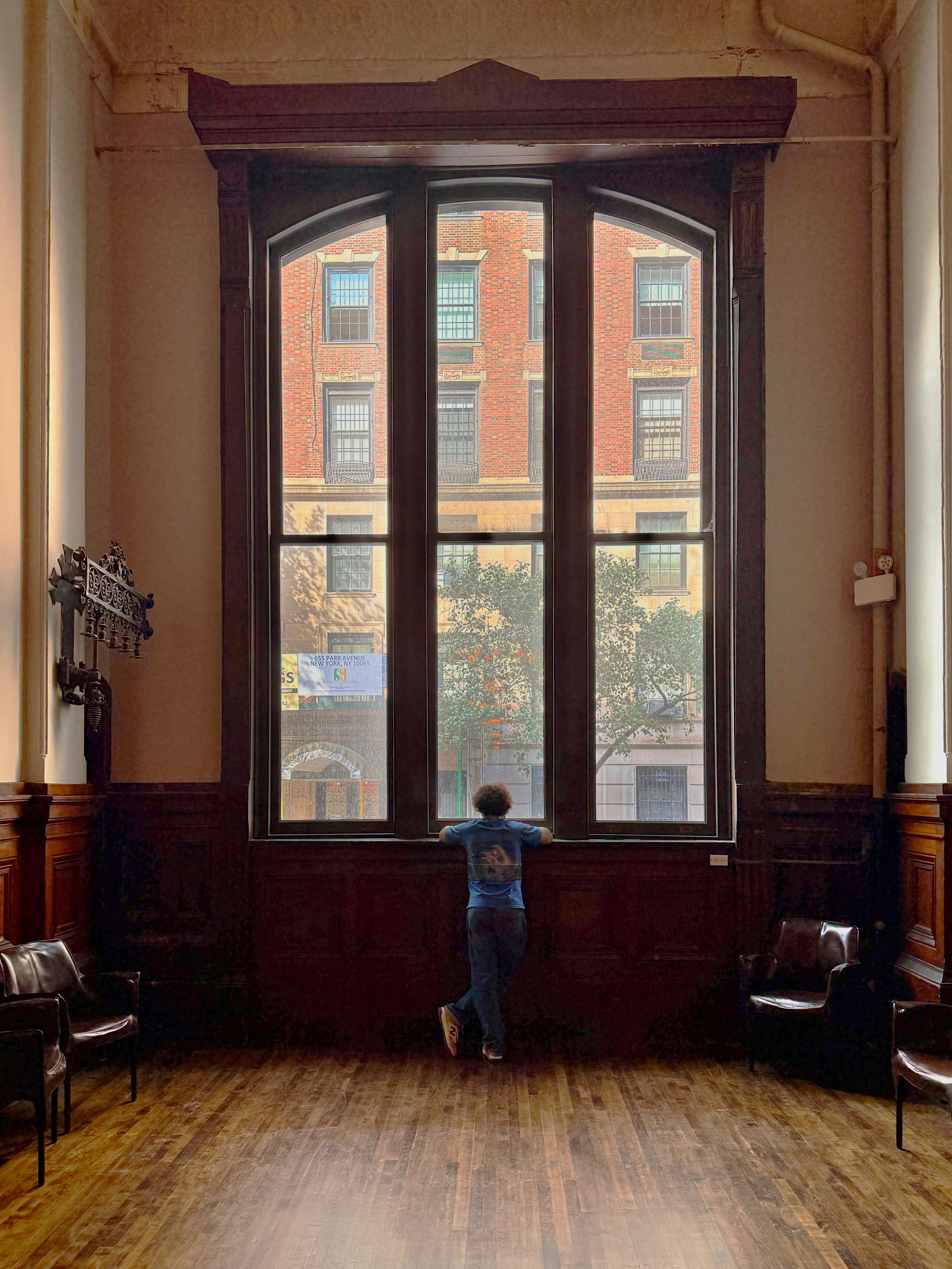 Child Gazing Through Large Window in New York · Free Stock Photo