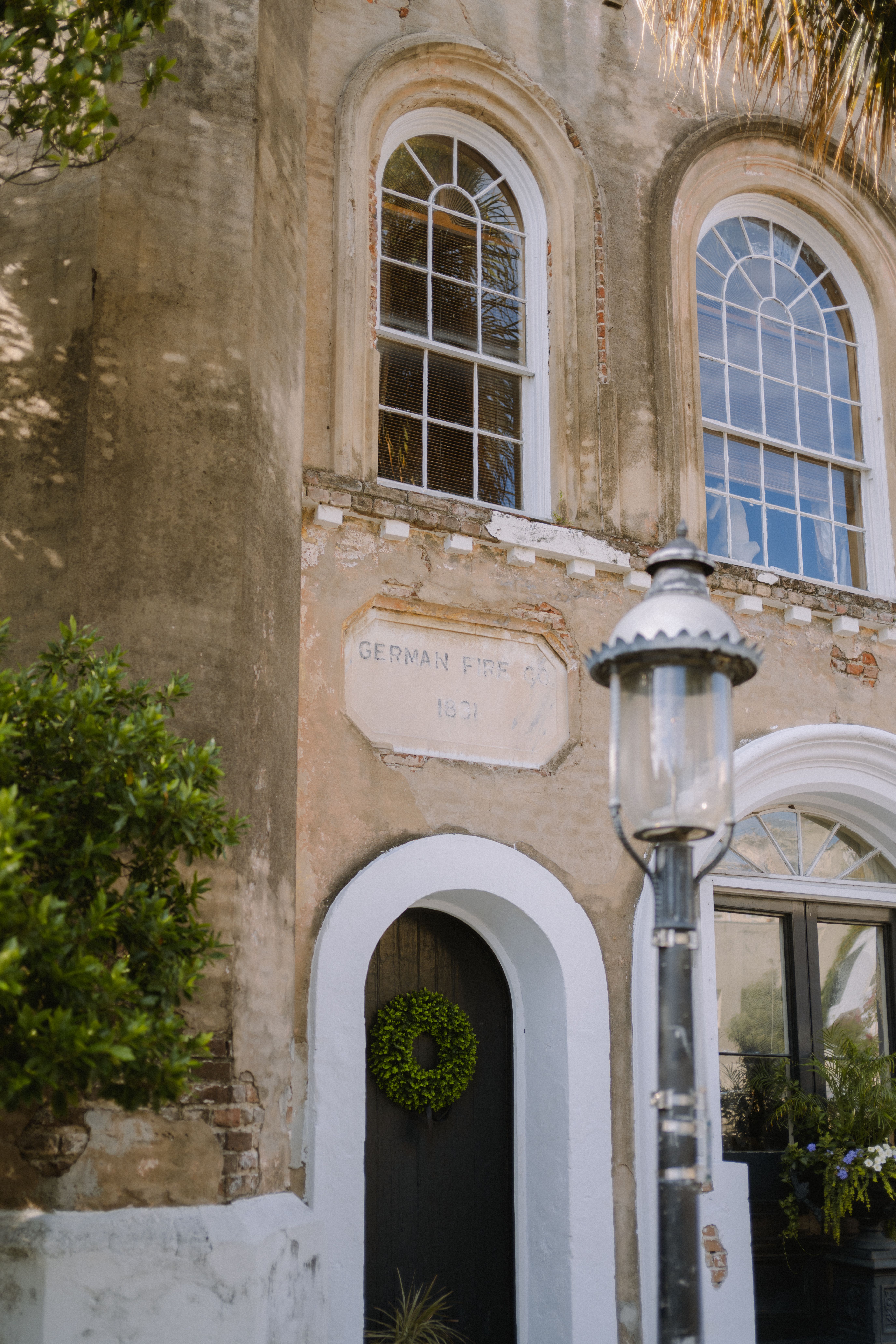 Historic Building in Charleston with Arched Windows · Free Stock Photo