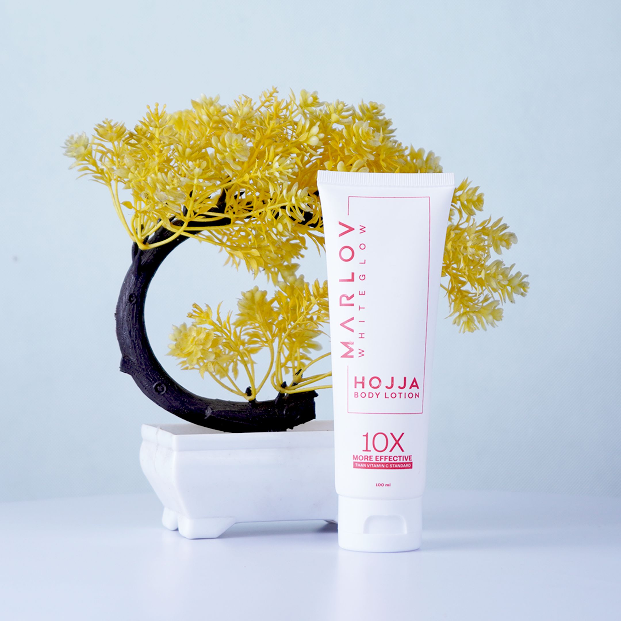 Elegant Sweet Oak Body Lotion Display · Free Stock Photo