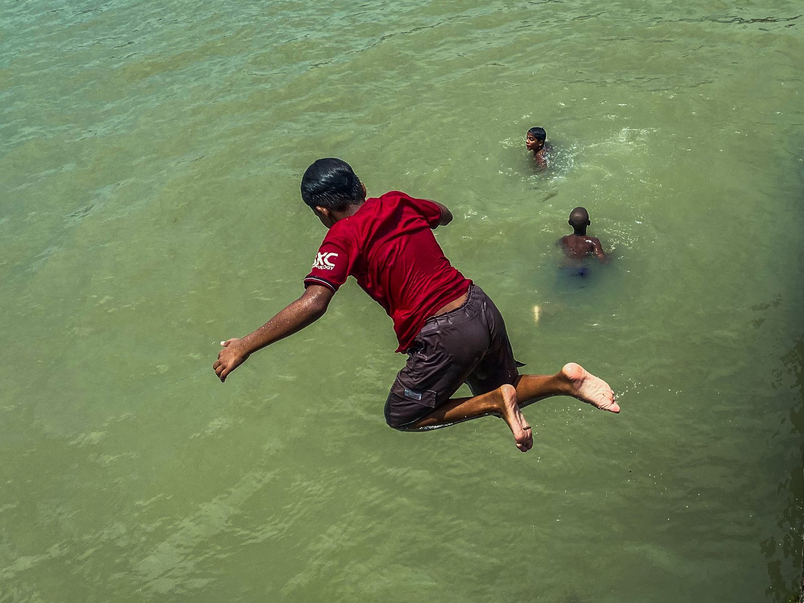 Jump Into Water Photos, Download The BEST Free Jump Into Water Stock ...