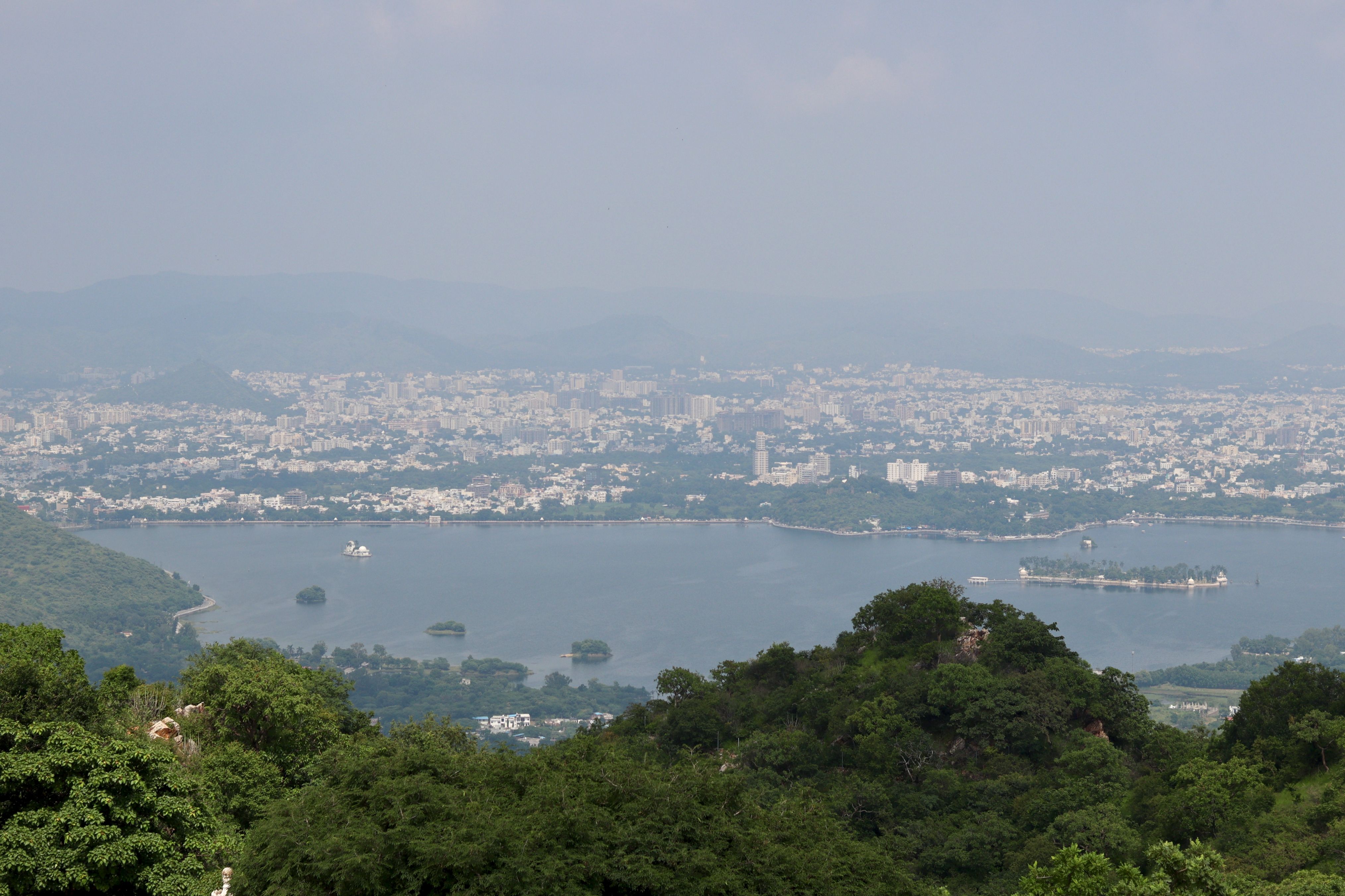 Panoramic View of Udaipur City and Lake Pichola · Free Stock Photo