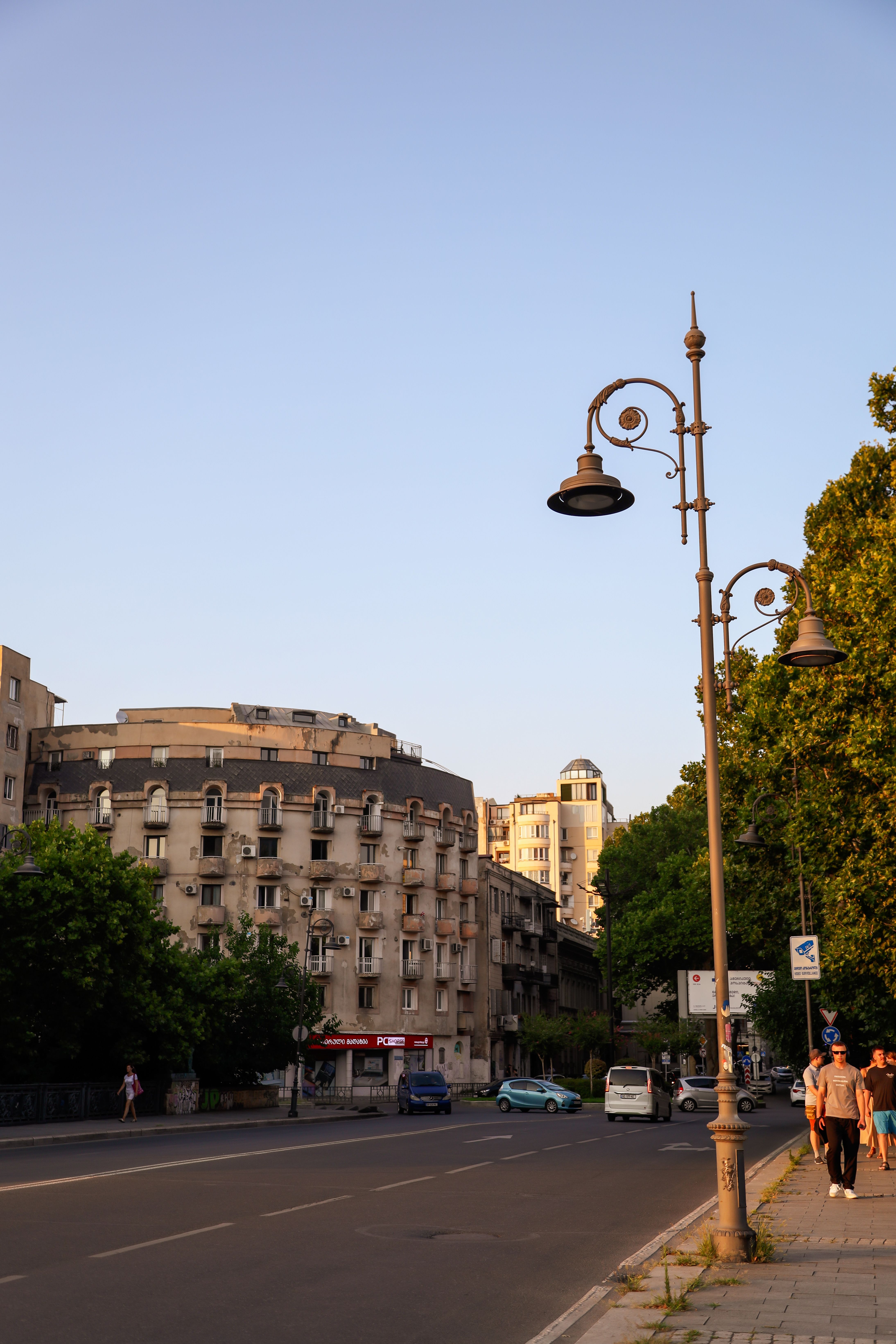 Sunset Street View in Urban Cityscape · Free Stock Photo