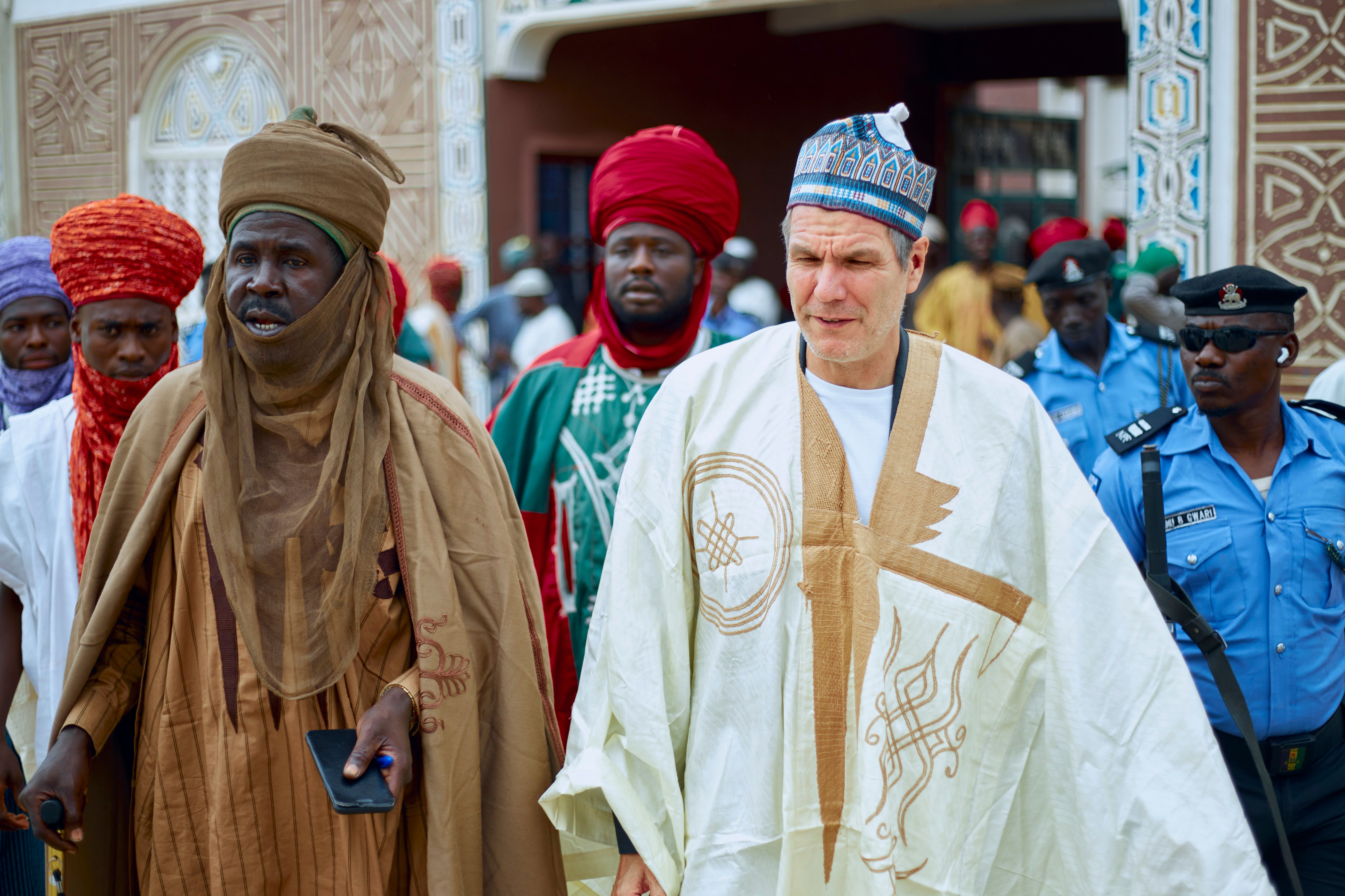 Procesión Cultural Con Atuendos Tradicionales Africanos · Foto de stock ...