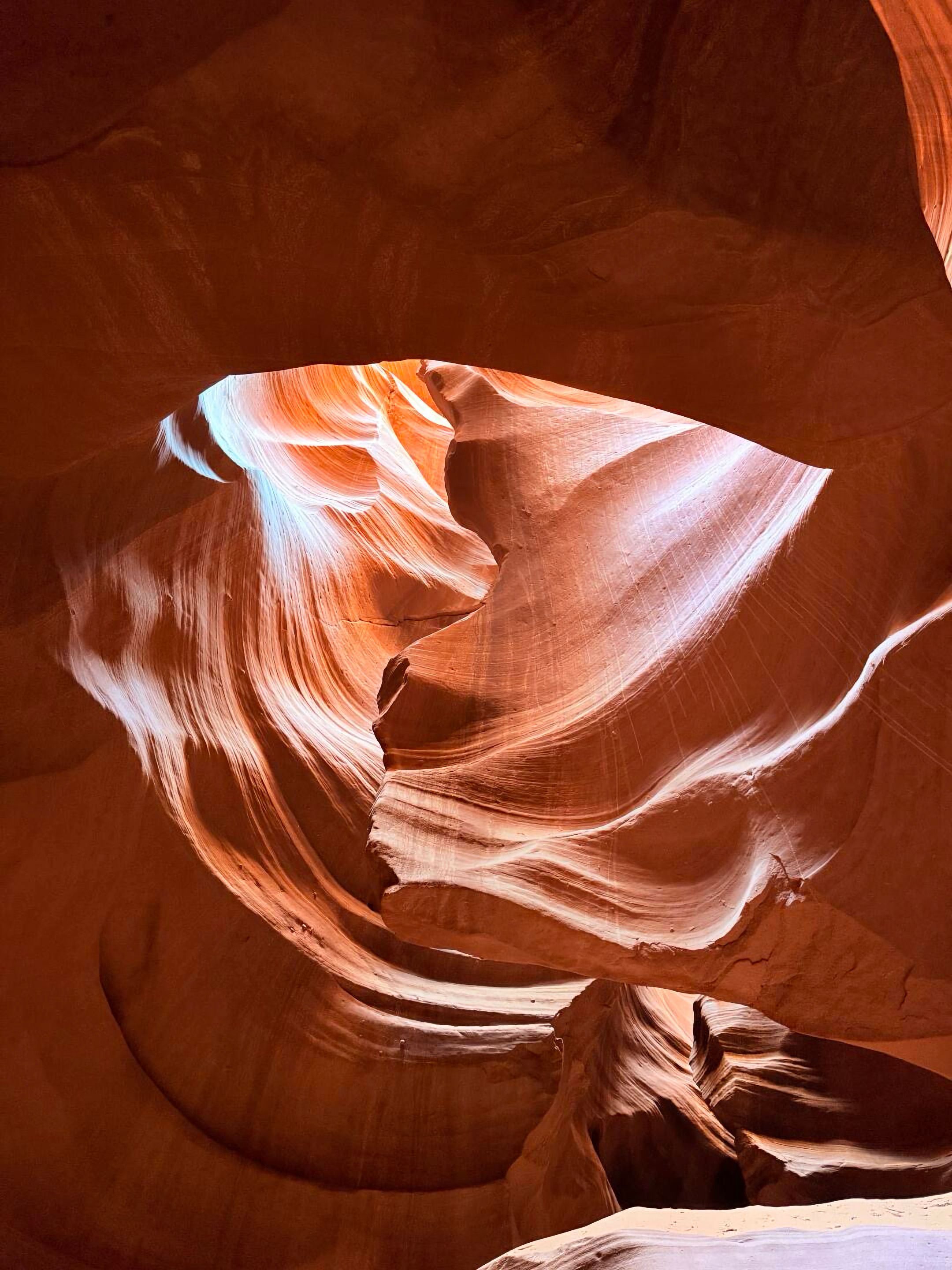 Spectacular Antelope Canyon Light Beam Formation · Free Stock Photo