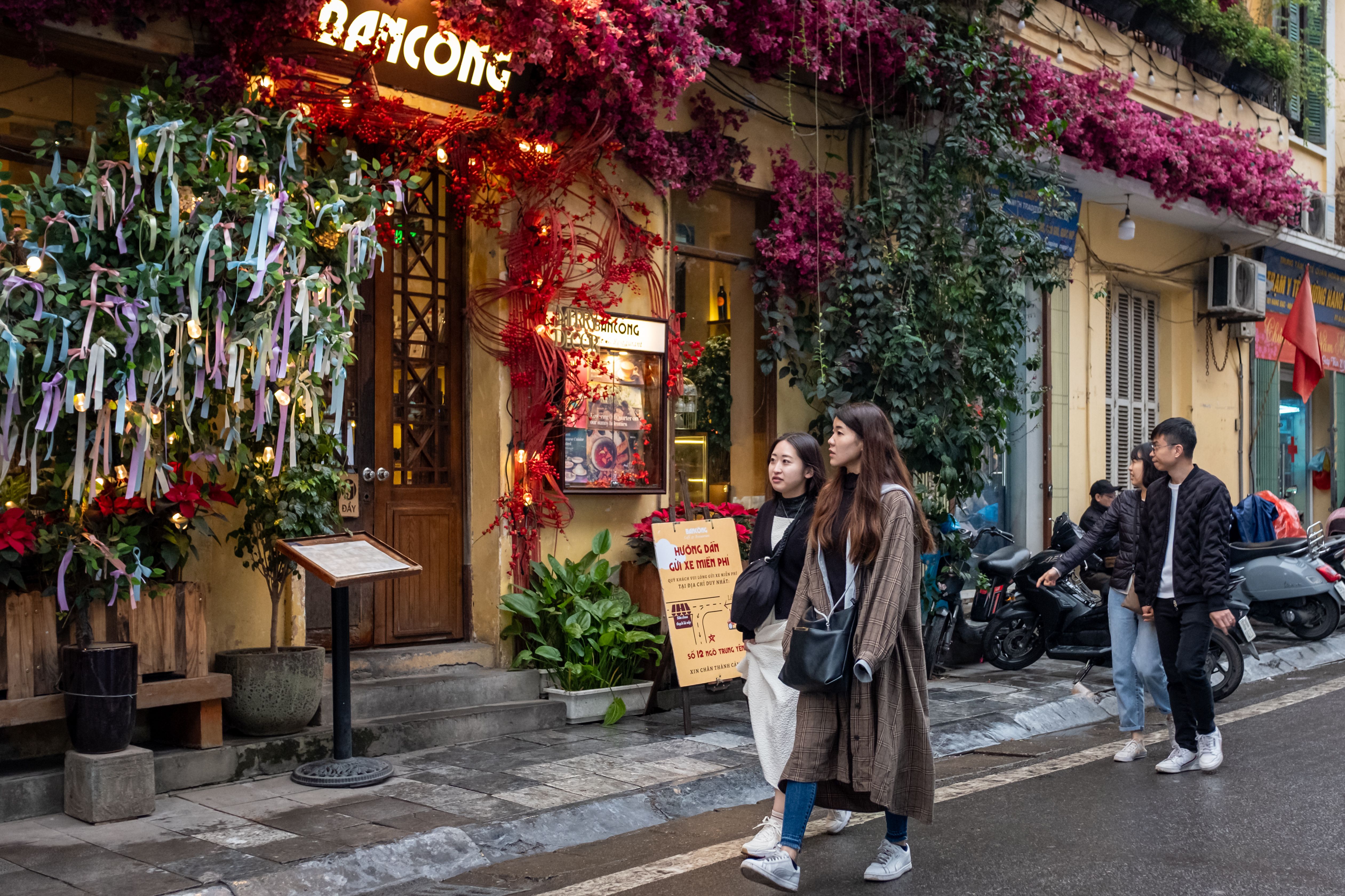 Walk+Around+And.+Look+Around Photos, Download The BEST Free Walk+Around ...