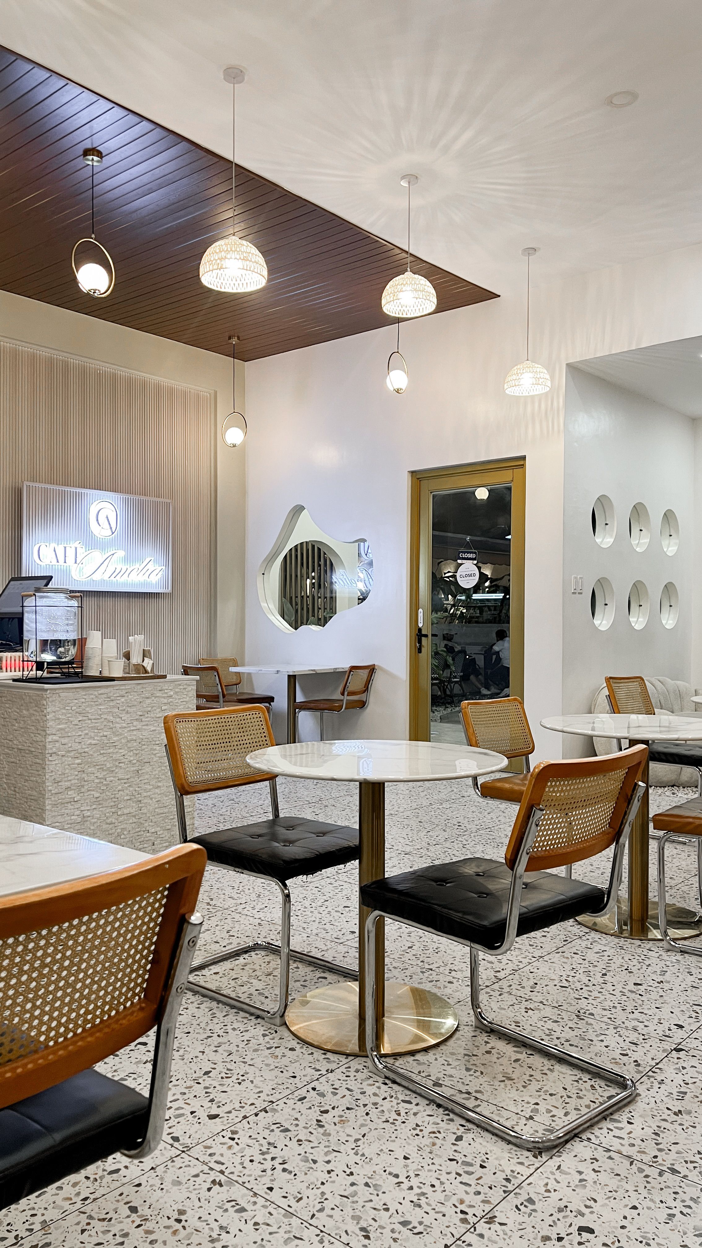 Modern And Sleek Cafe Photos, Download The BEST Free Modern And Sleek ...