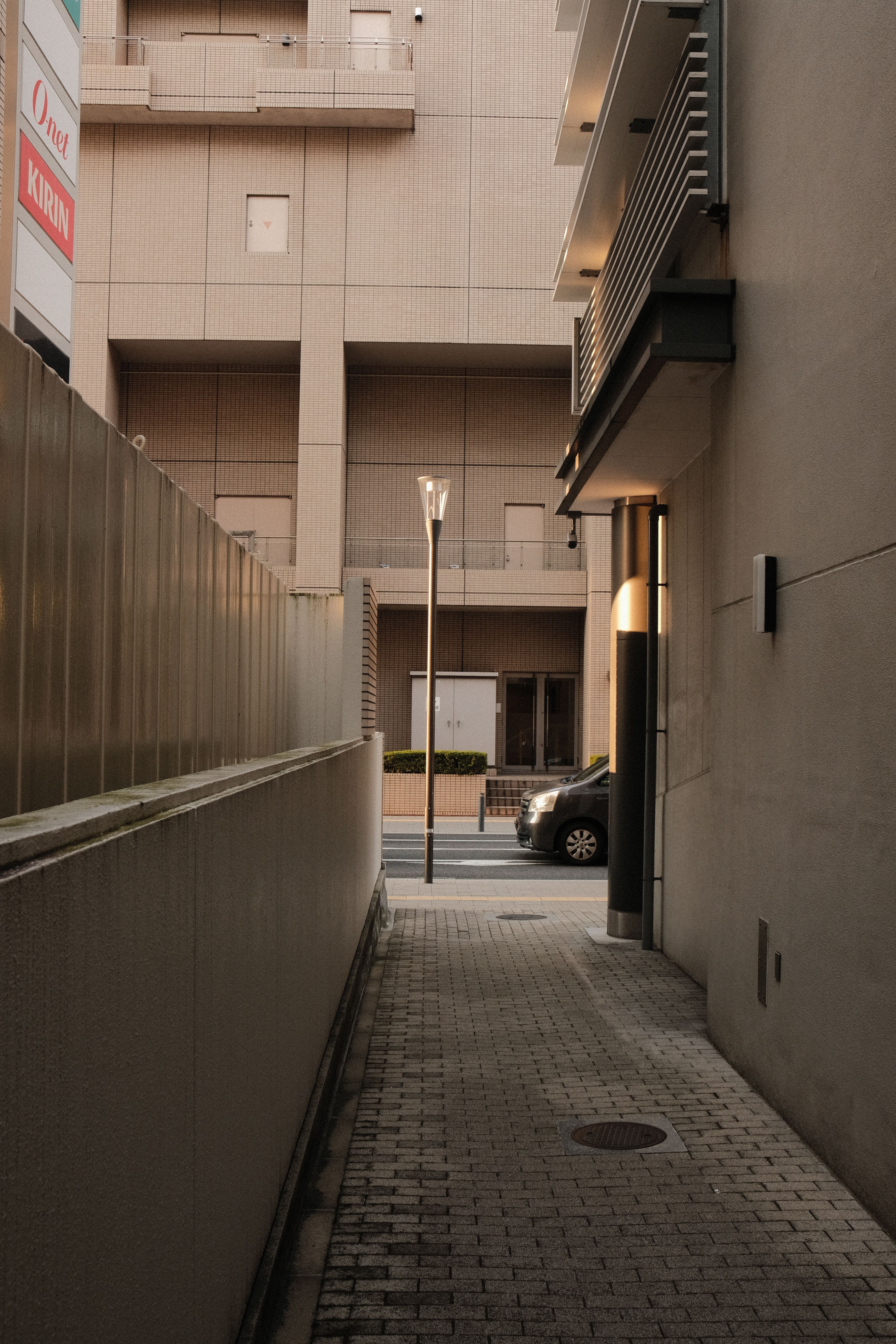 Urban Alleyway with Architectural Facades · Free Stock Photo