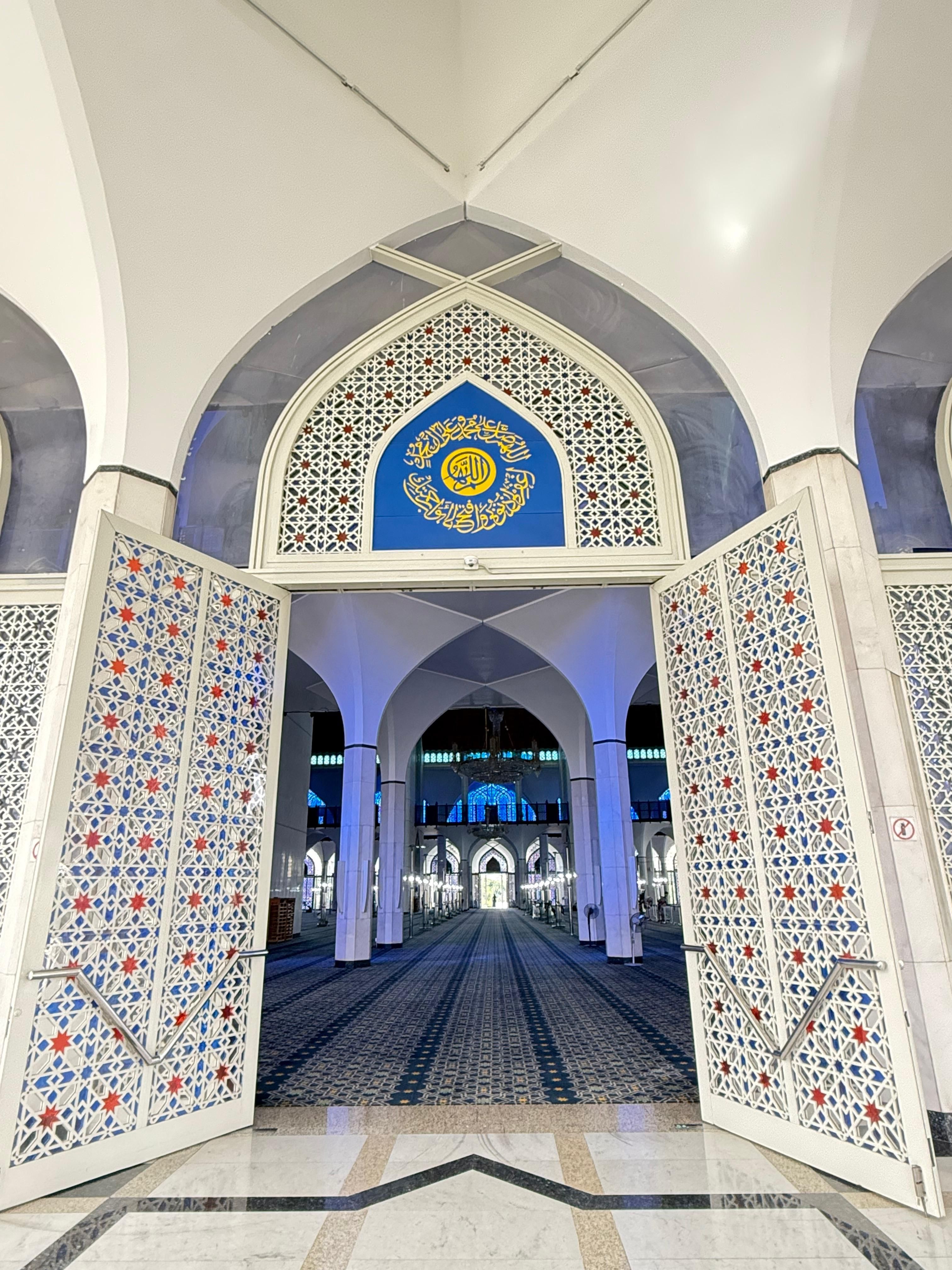 Elegant Mosque Entrance with Islamic Design · Free Stock Photo
