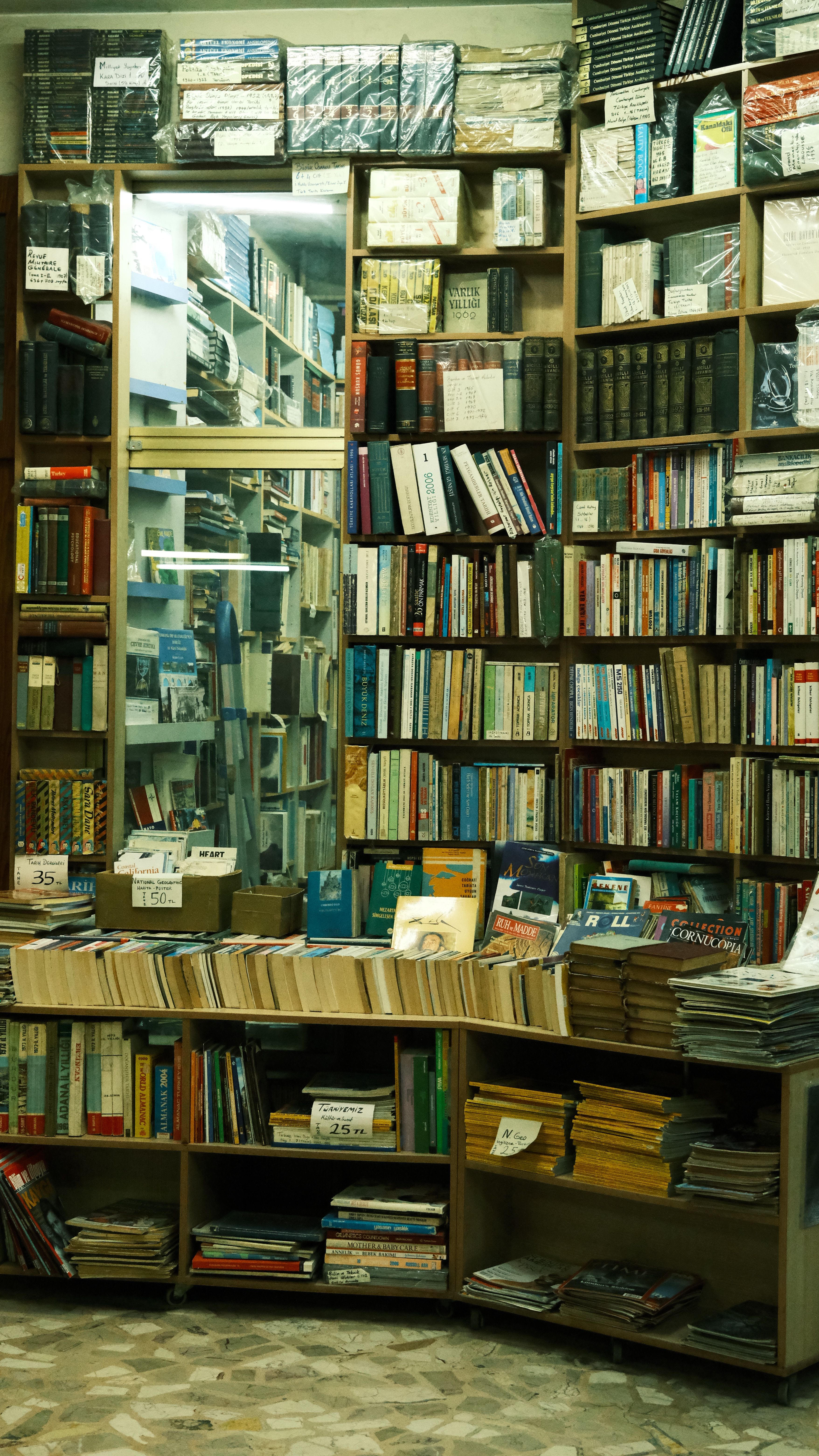 Cozy Bookstore Corner with Stacked Shelves · Free Stock Photo