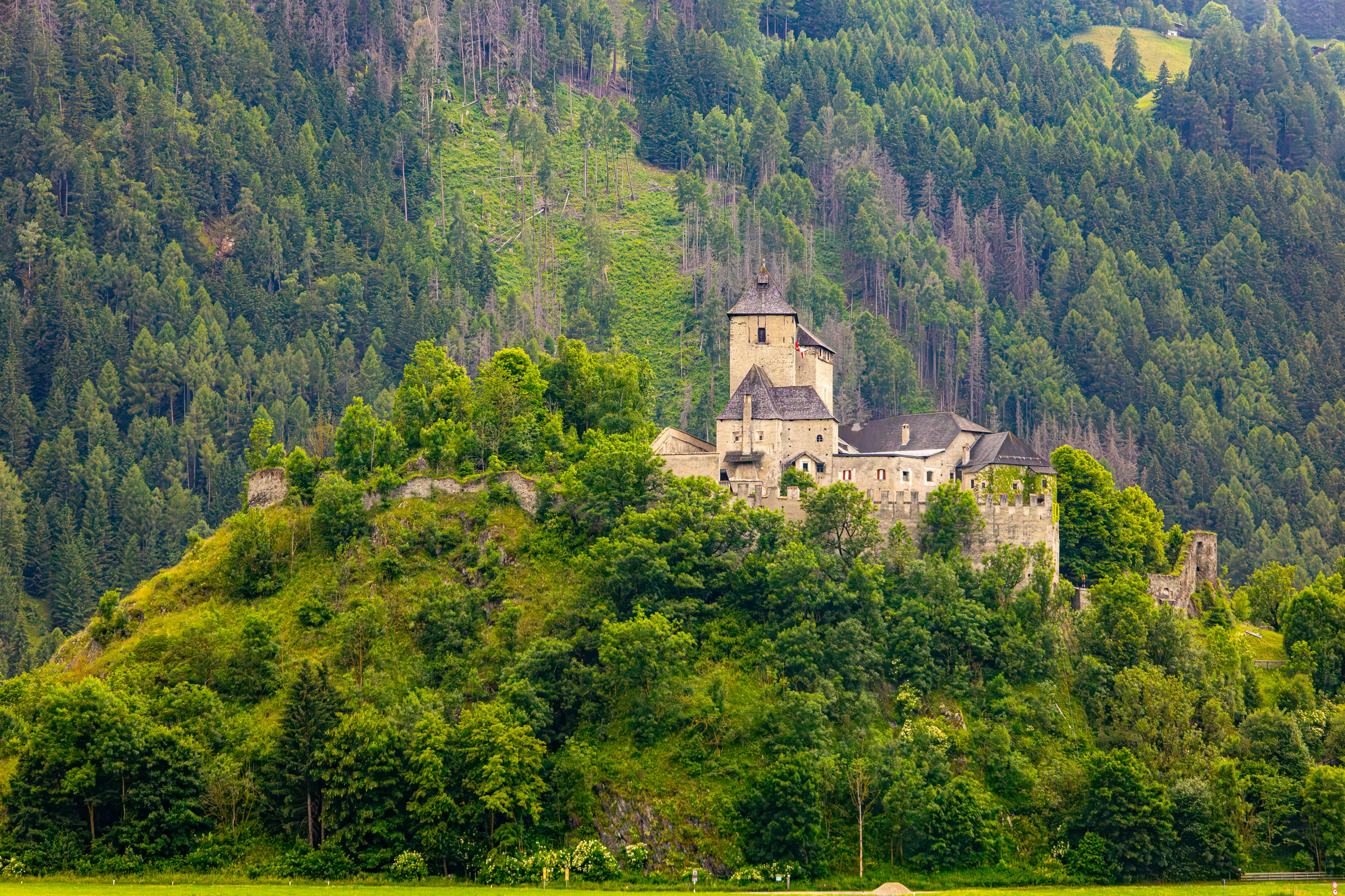 Charming Medieval Castle in Austrian Landscape · Free Stock Photo