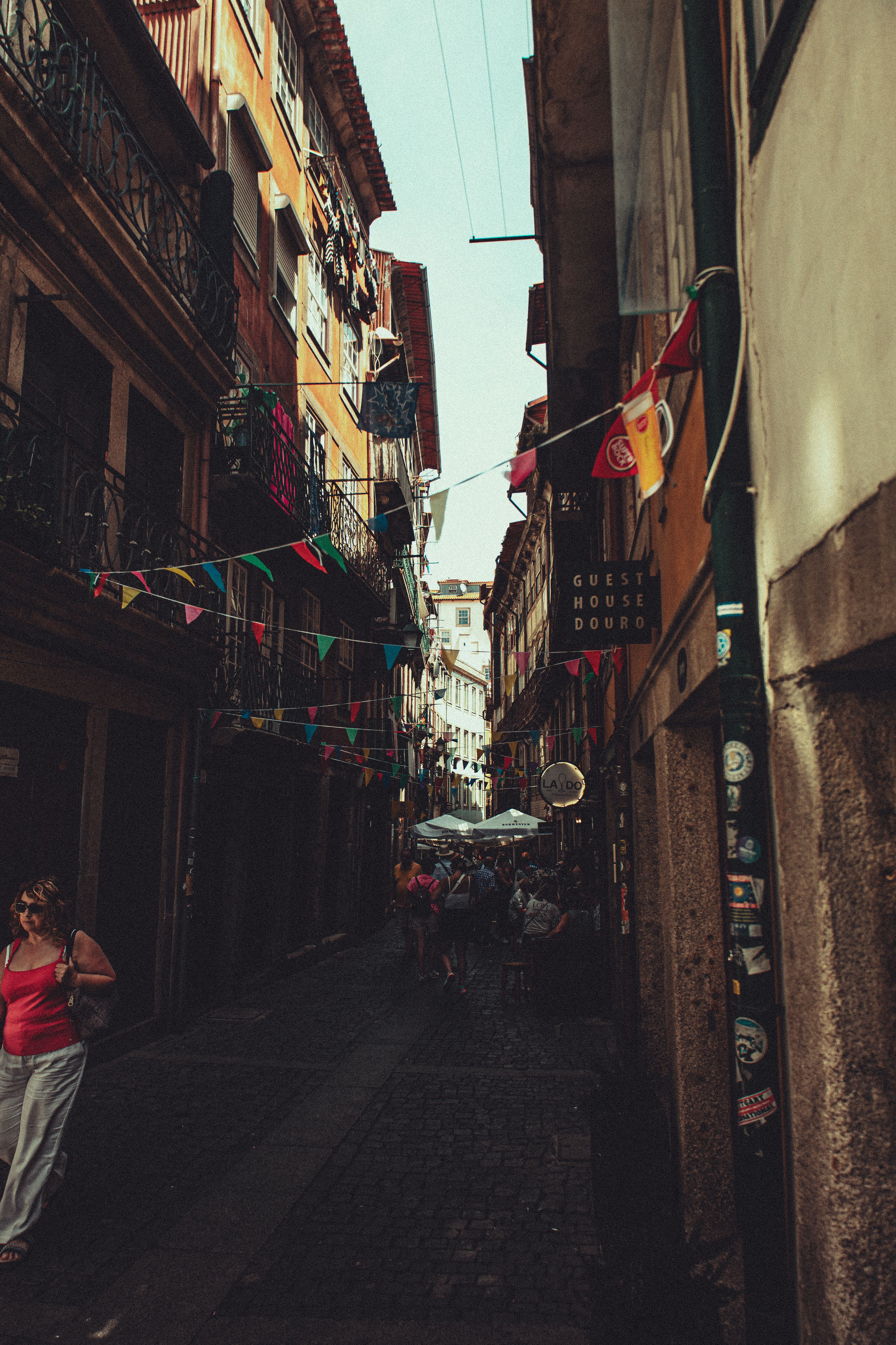 Classic Street Scene in Porto's Historic District · Free Stock Photo