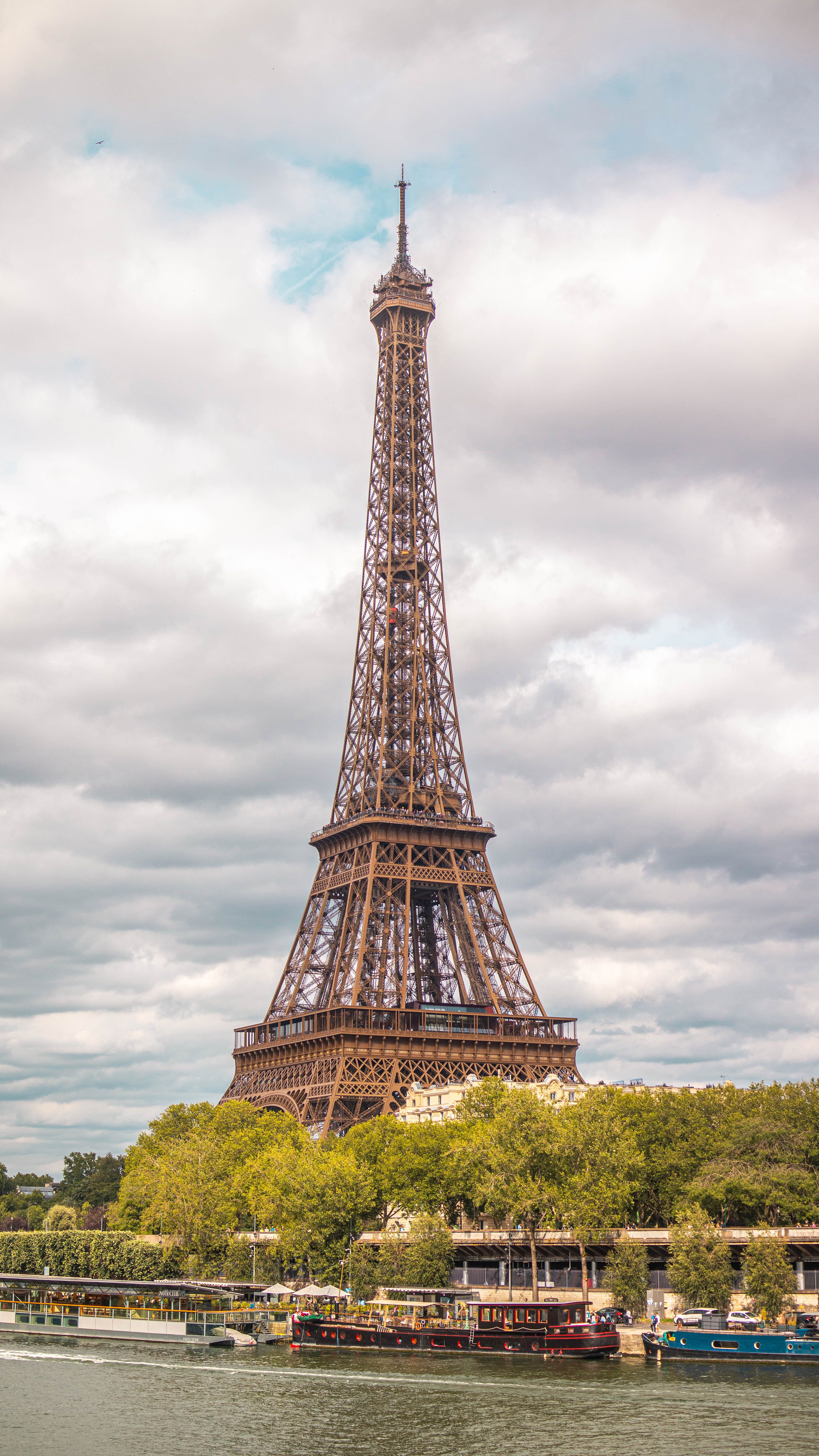 Eiffel Tower in Paris on a Cloudy Day · Free Stock Photo