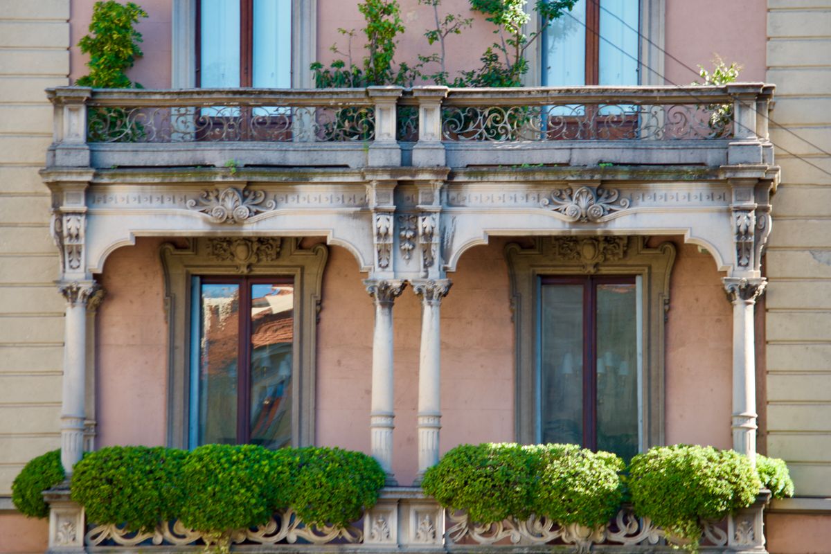 Old Building Balcony Photos, Download The BEST Free Old Building ...