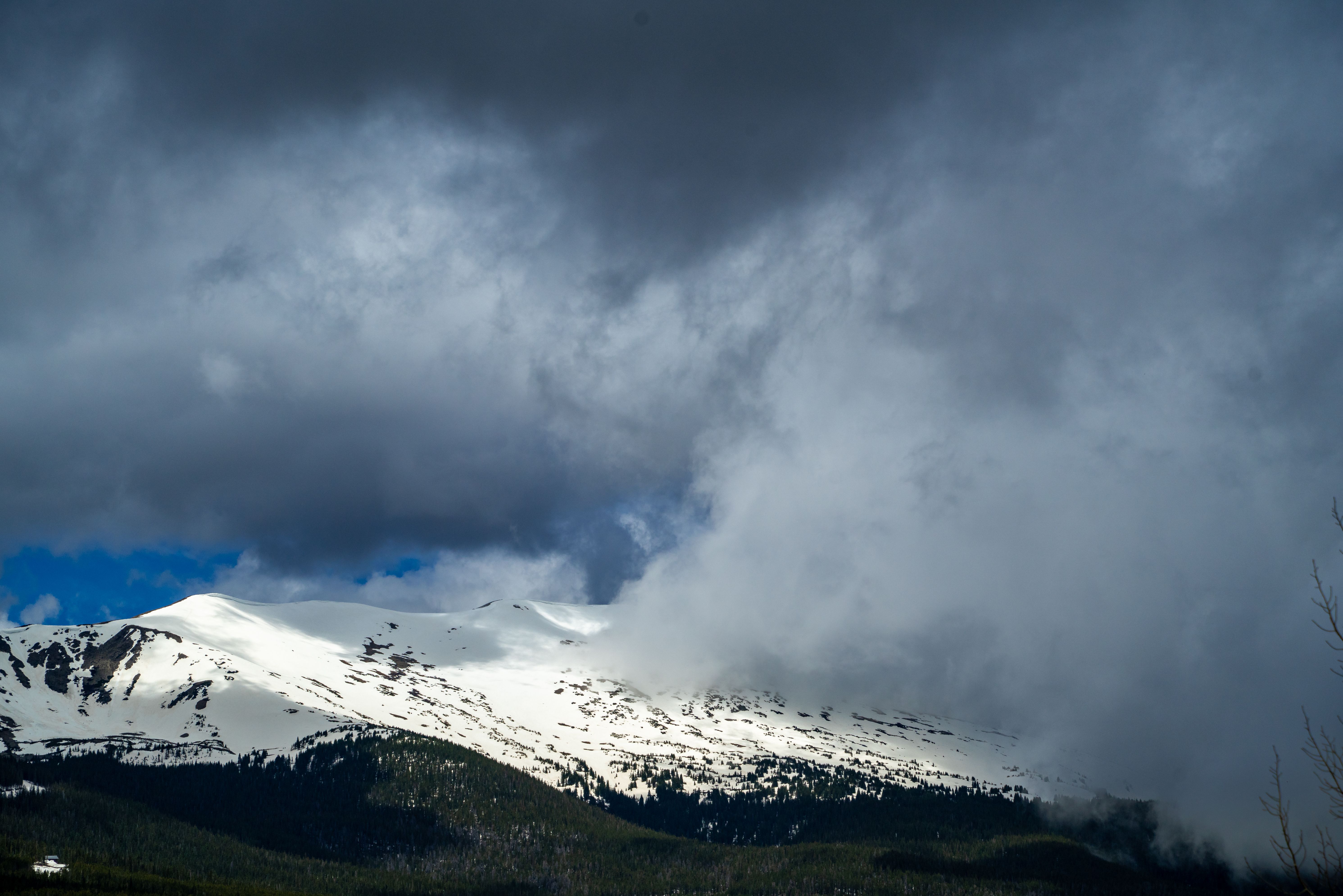 Snowy Mountain Peak in Cloudy Colorado · Free Stock Photo