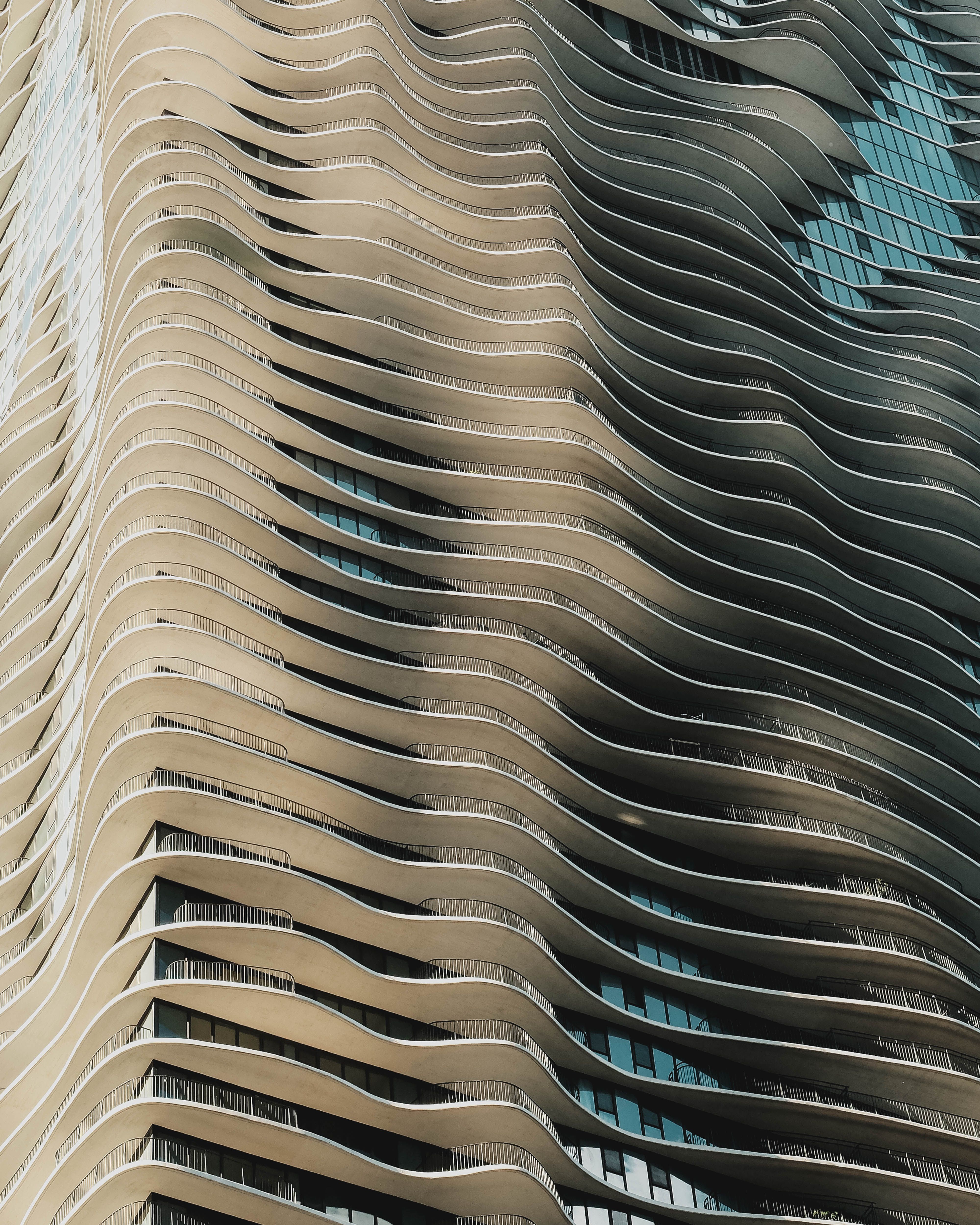 Wavy Architectural Facade of Aqua Tower in Chicago · Free Stock Photo