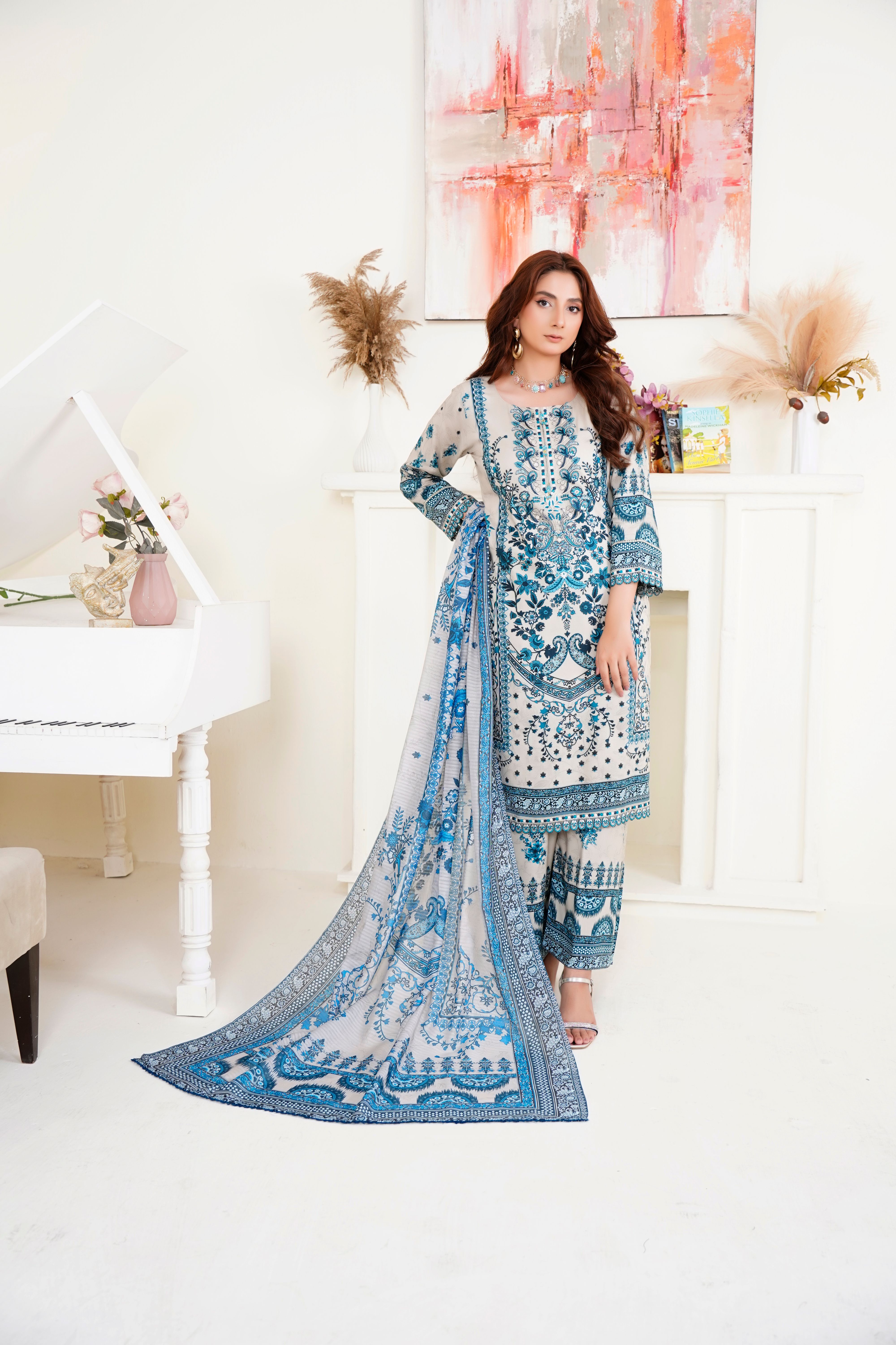 Elegant Eastern Fashion Model in Traditional Dress · Free Stock Photo