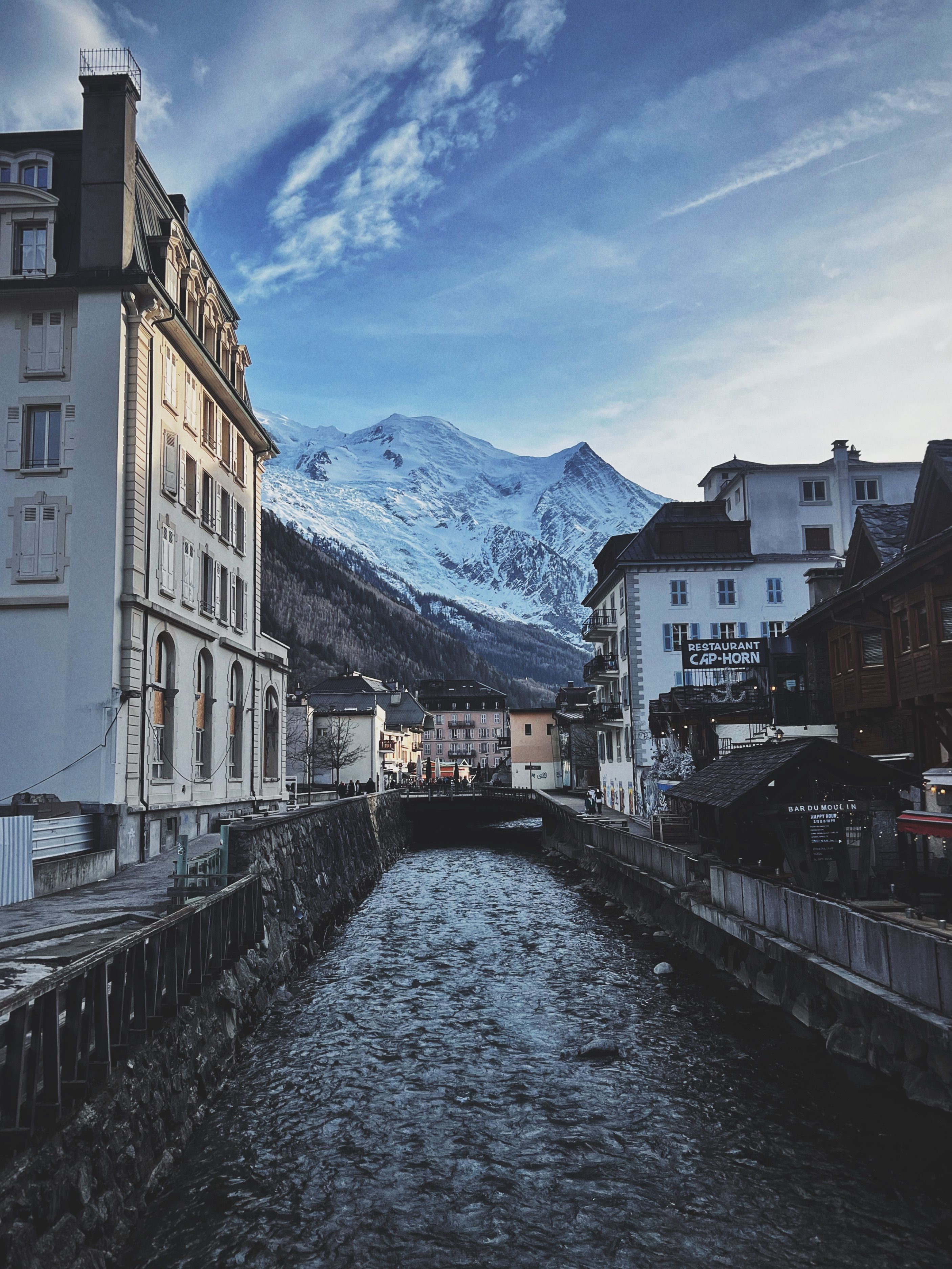 Chamonix Town View with Majestic Mont Blanc · Free Stock Photo