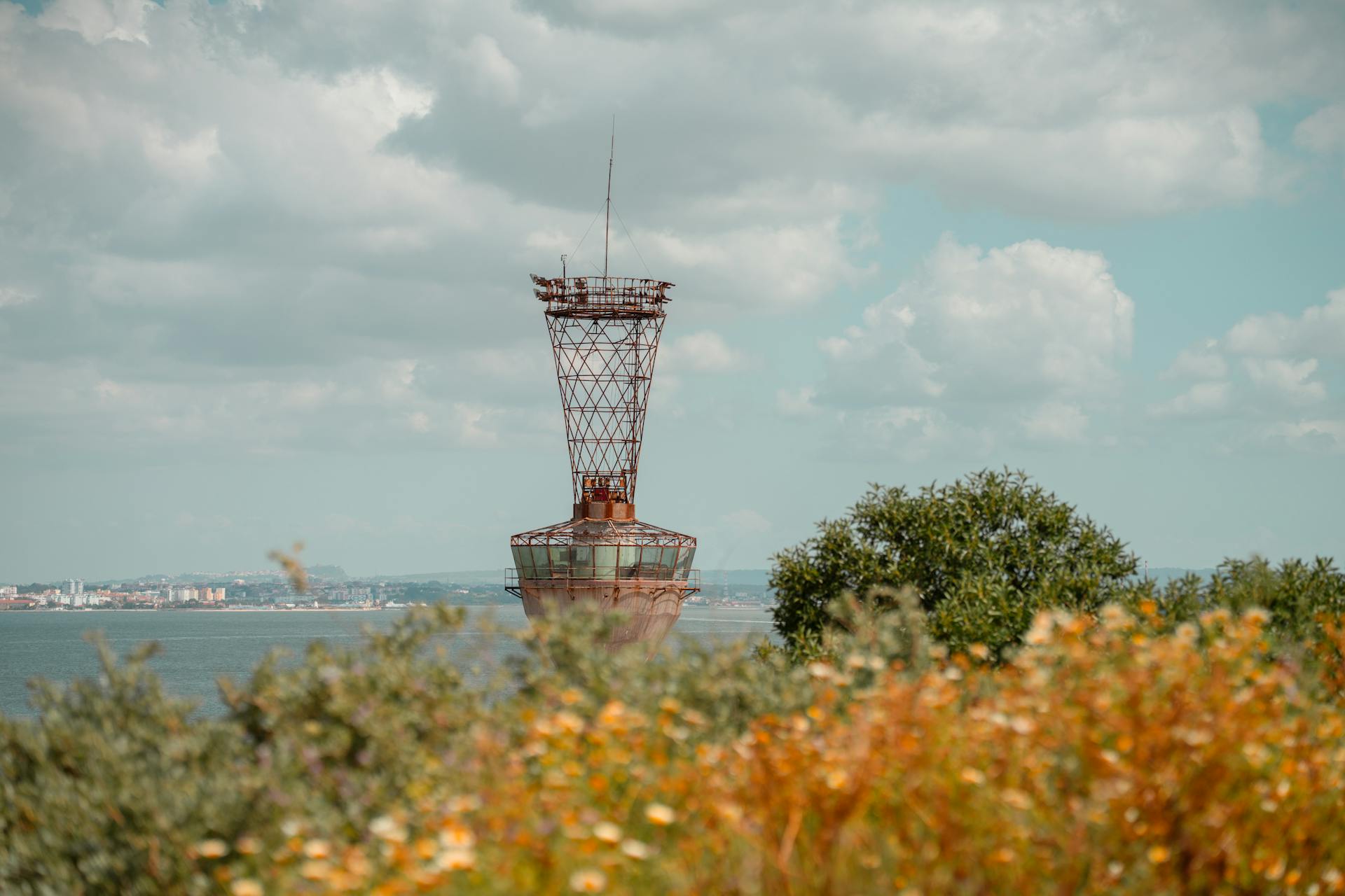 Optimal Truss Spacing for Metal Roof: Code Compliance Guide