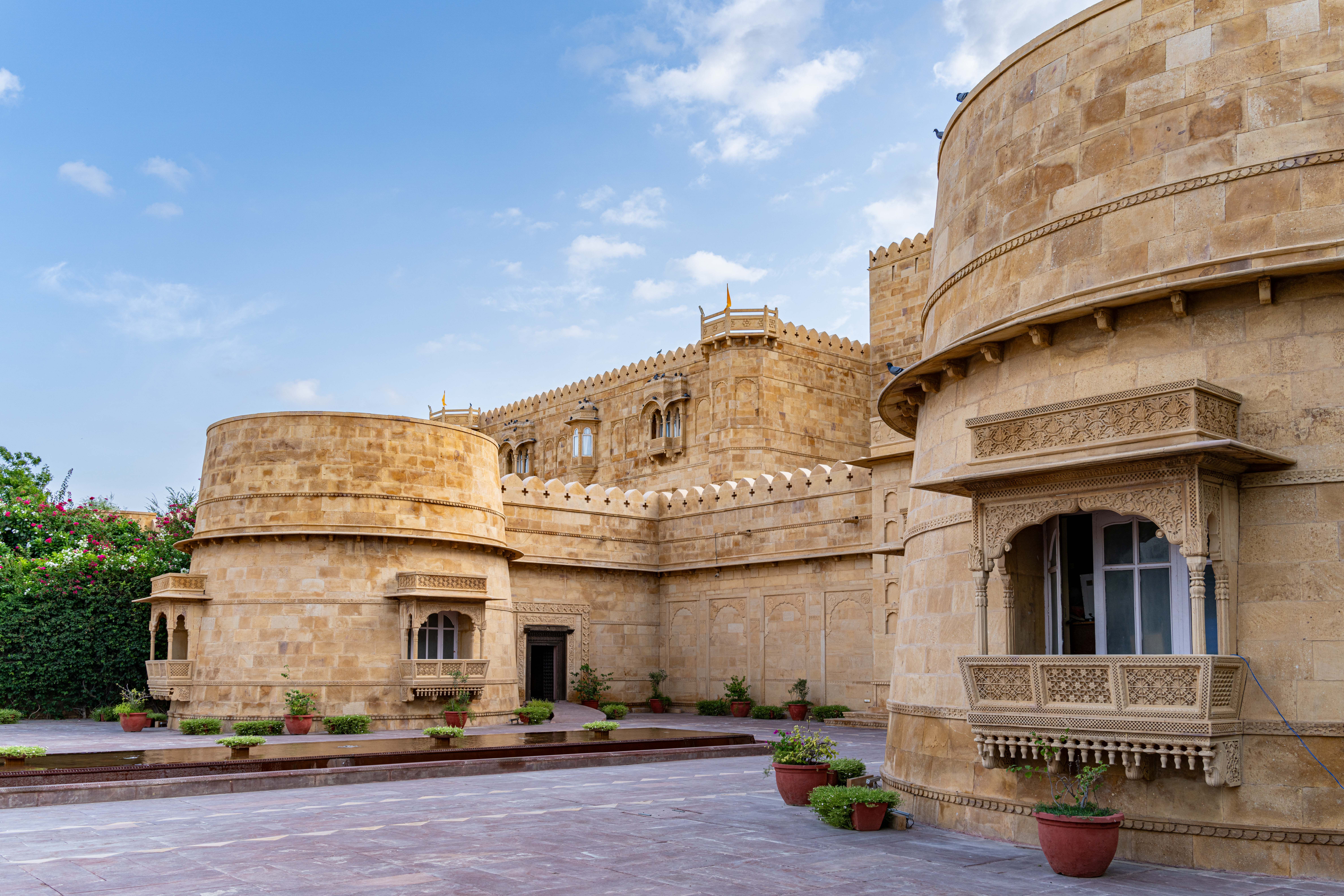 Majestic Palace Architecture in Jaisalmer, India · Free Stock Photo