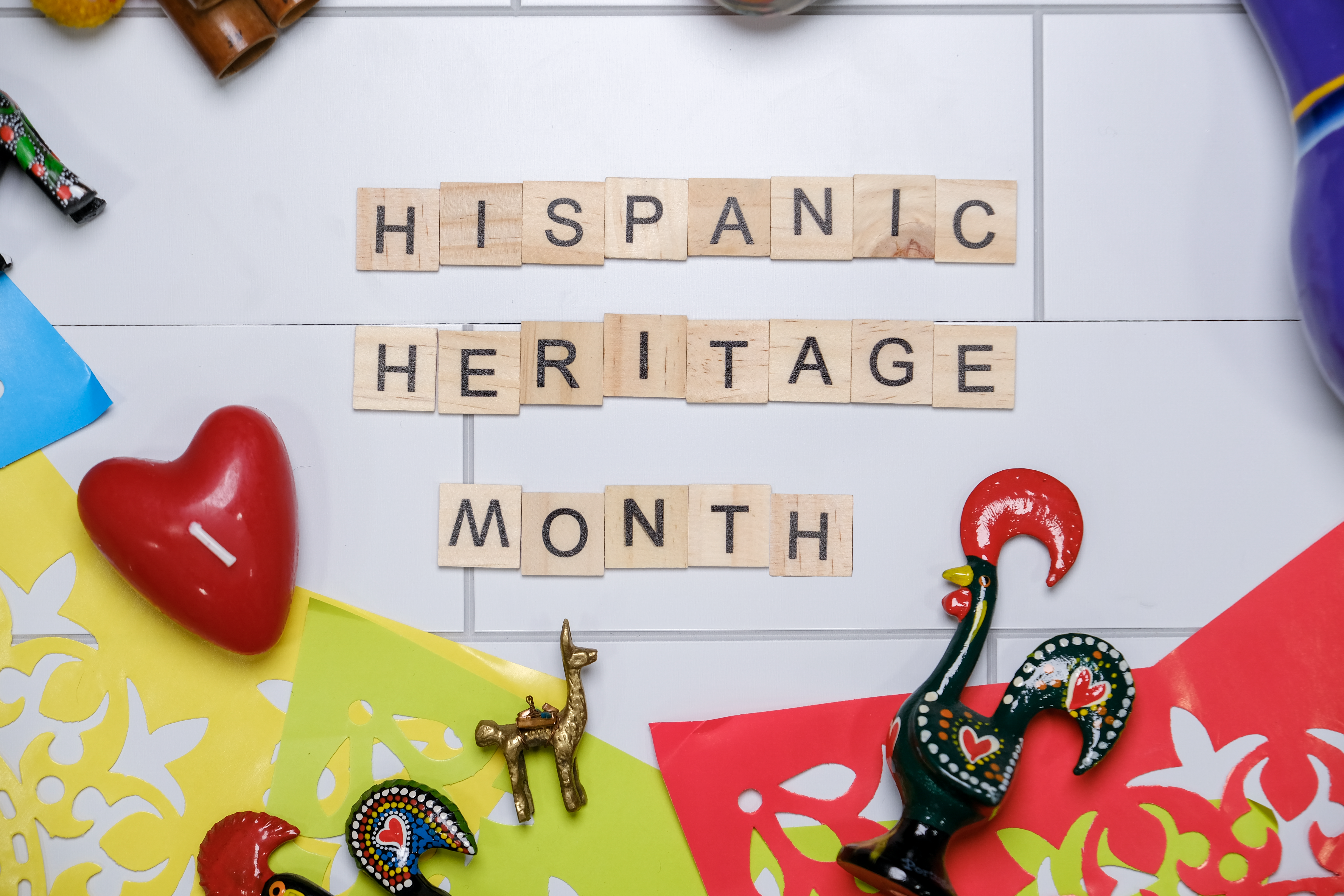Celebrando El Mes De La Herencia Hispana Con Una Decoración Colorida ...